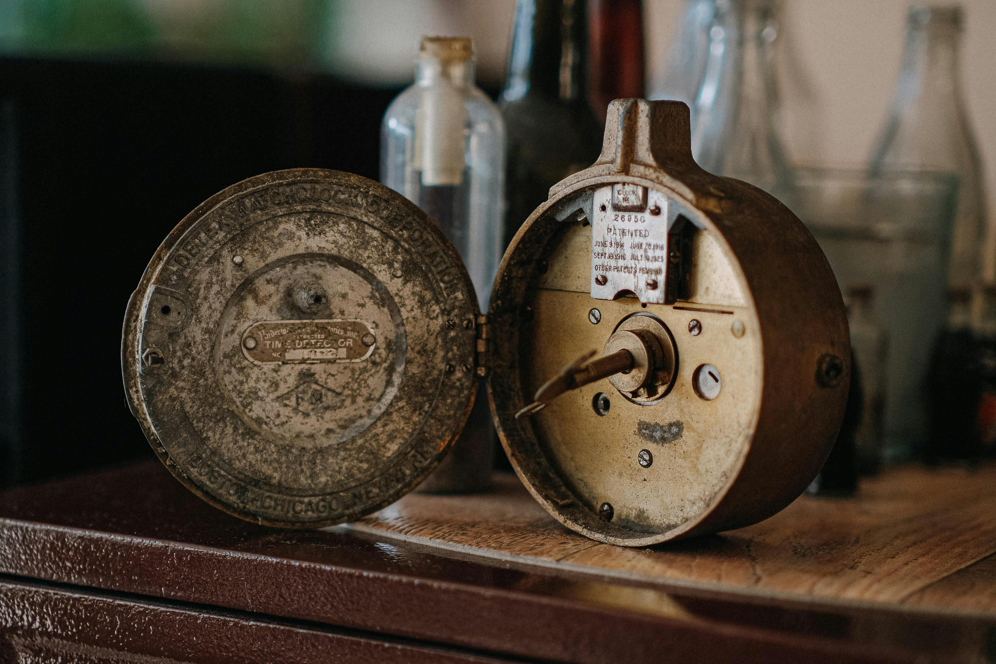 Inside of Vintage Rusty Compass · Free Stock Photo