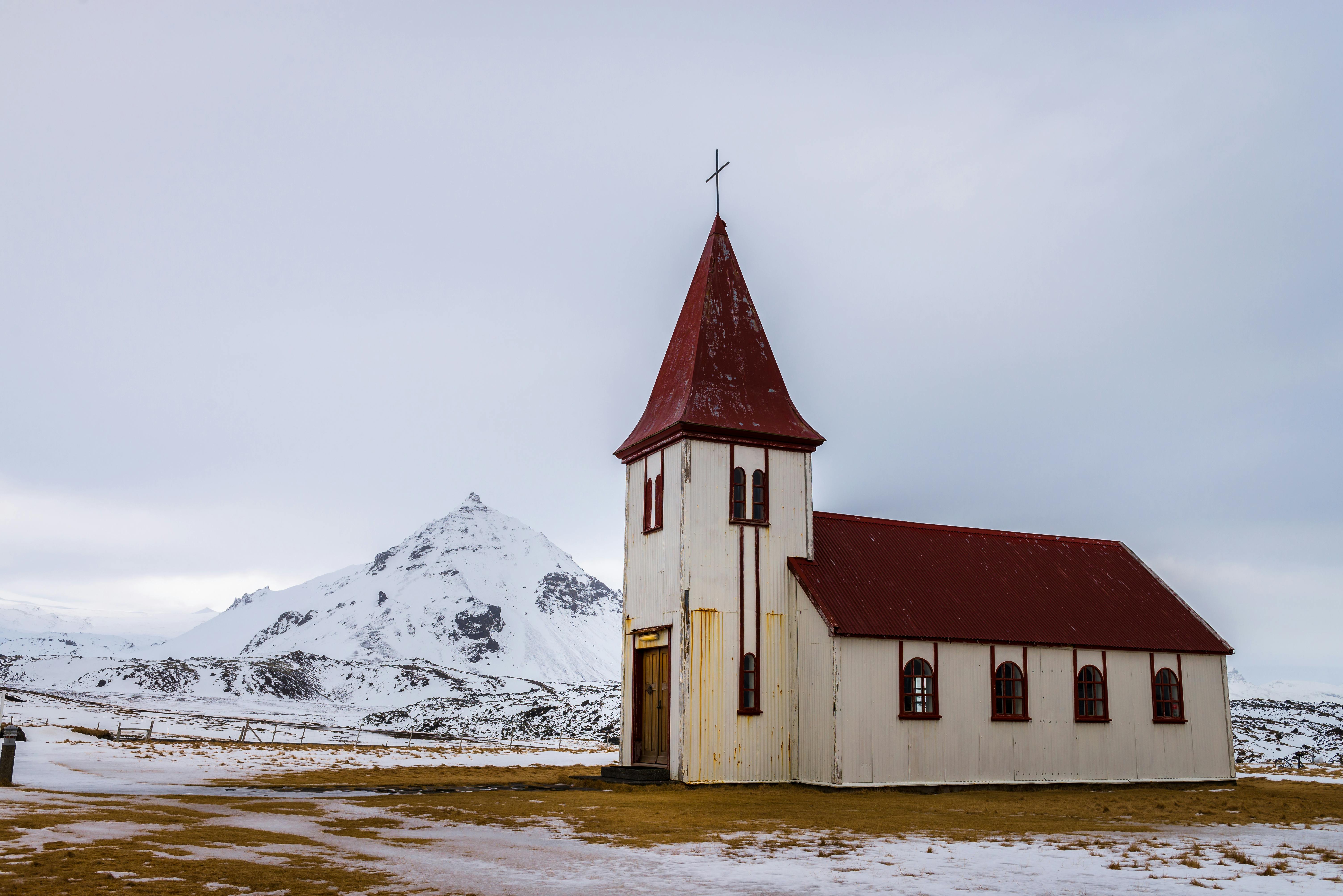 Gray and White Concrete Building on Green Grass Field · Free Stock Photo