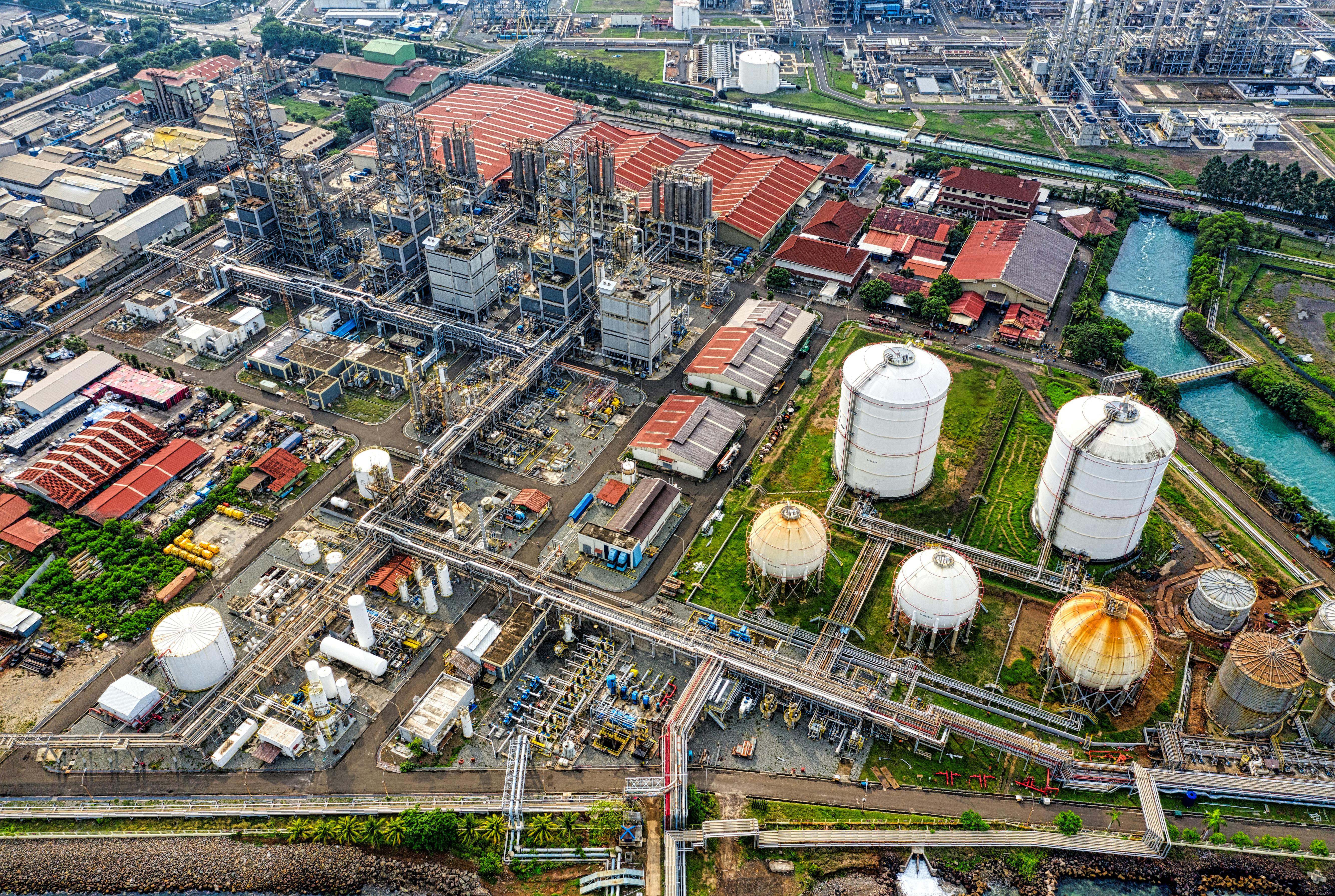 Refineries Photos, Download The BEST Free Refineries Stock Photos & HD ...