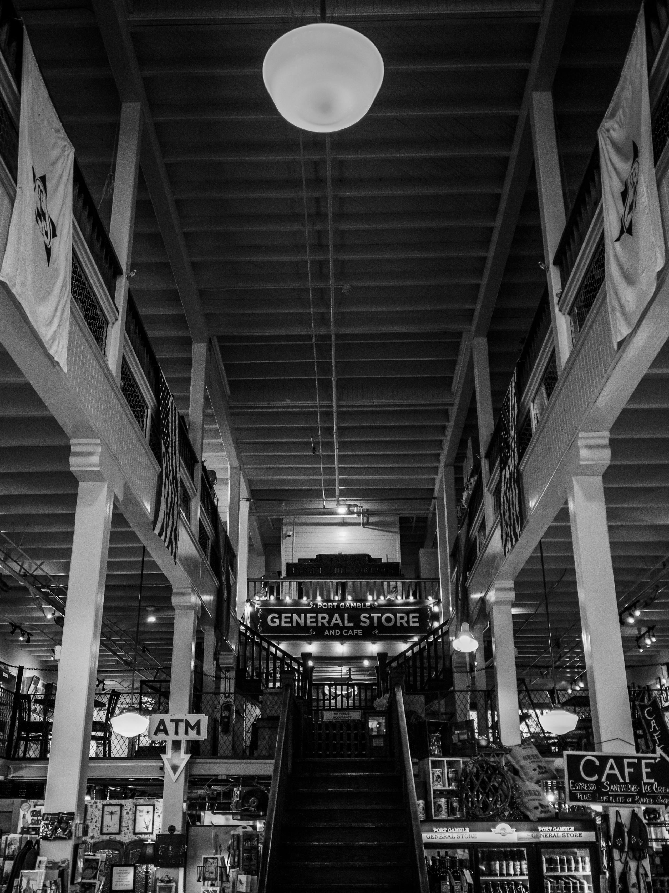 White Walls in Shopping Mall · Free Stock Photo