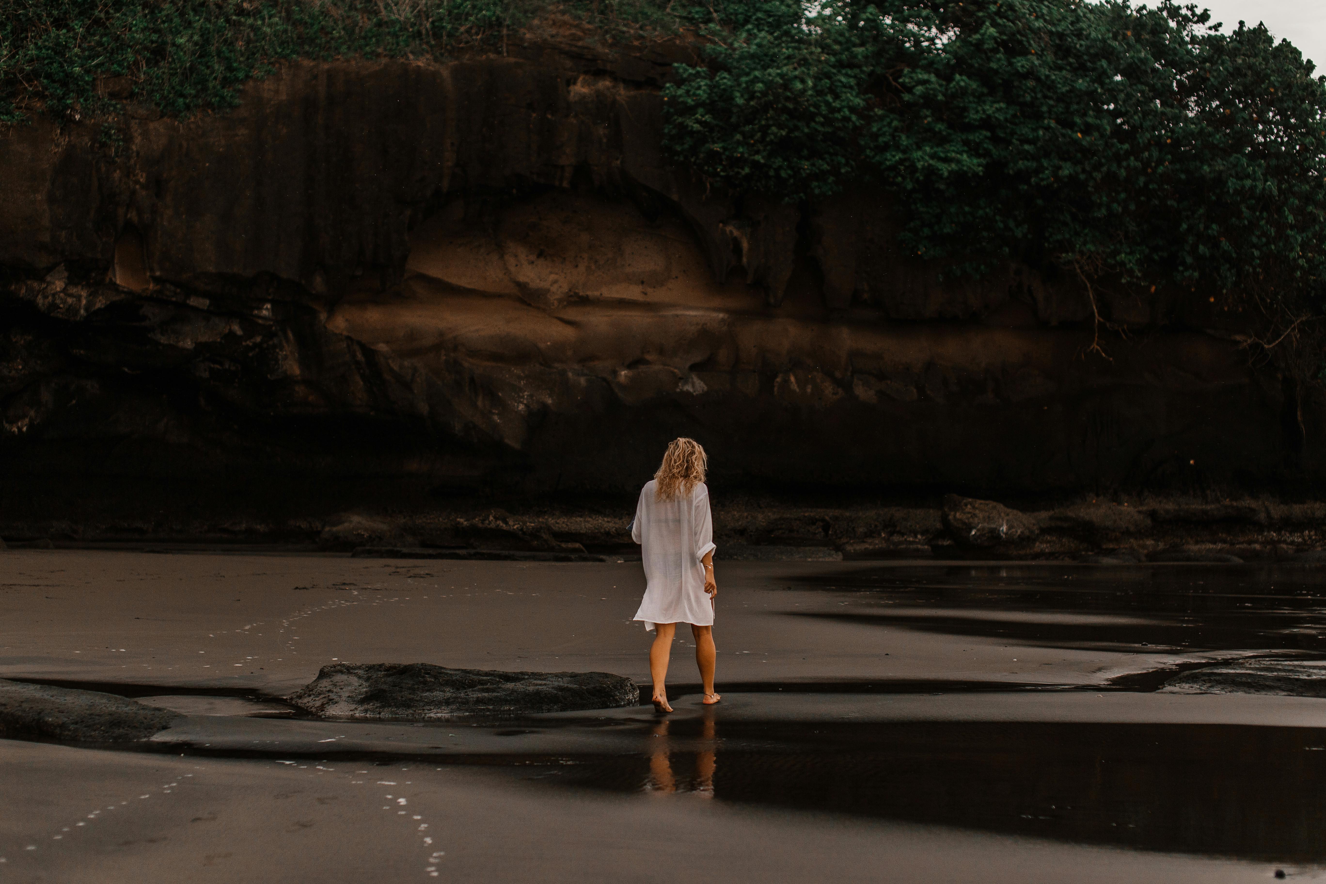 100,000+ Best Beach Walk Photos · 100% Free Download · Pexels Stock Photos