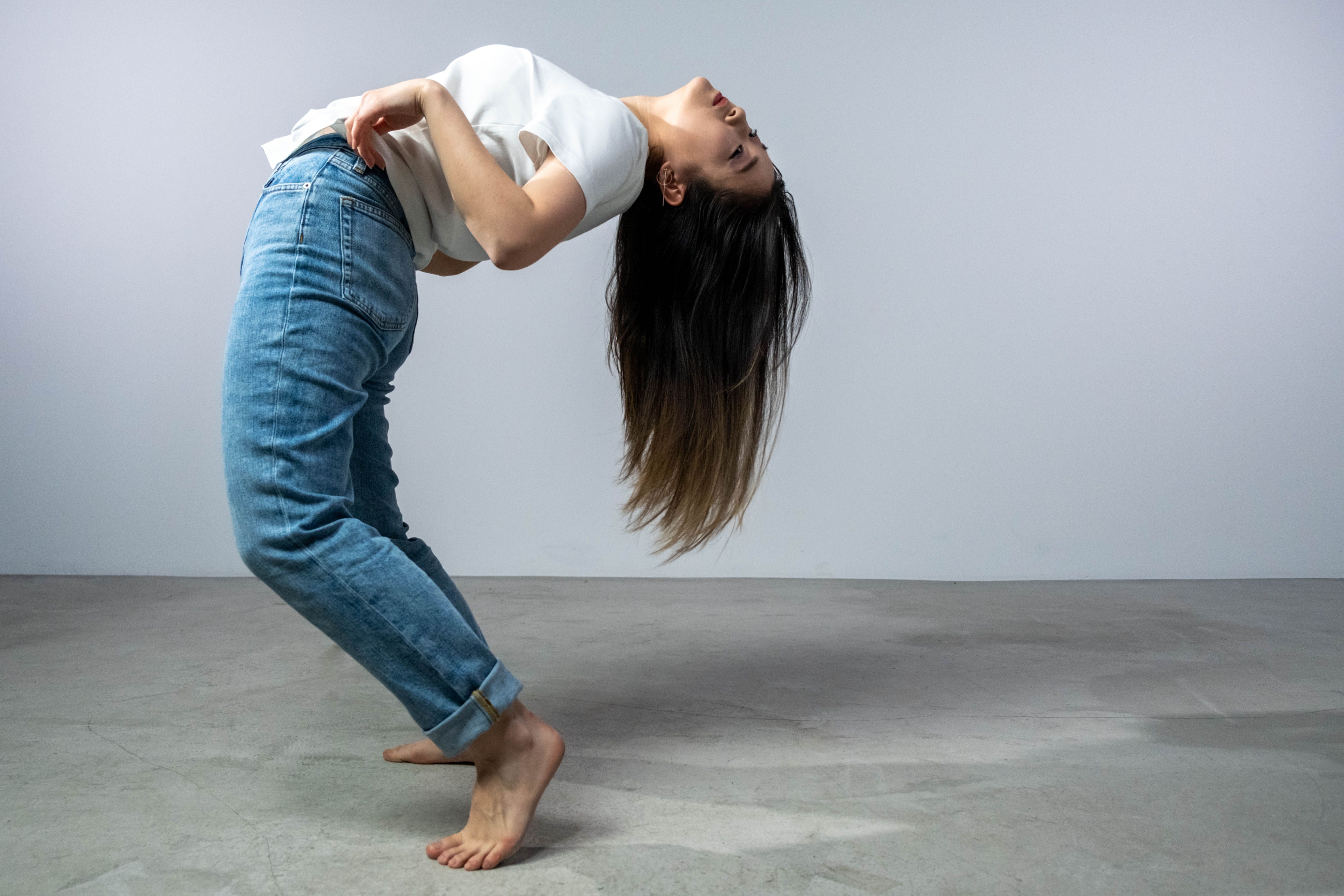 Woman Bending Over In Jeans Photos, Download Free Woman Bending Over In ...