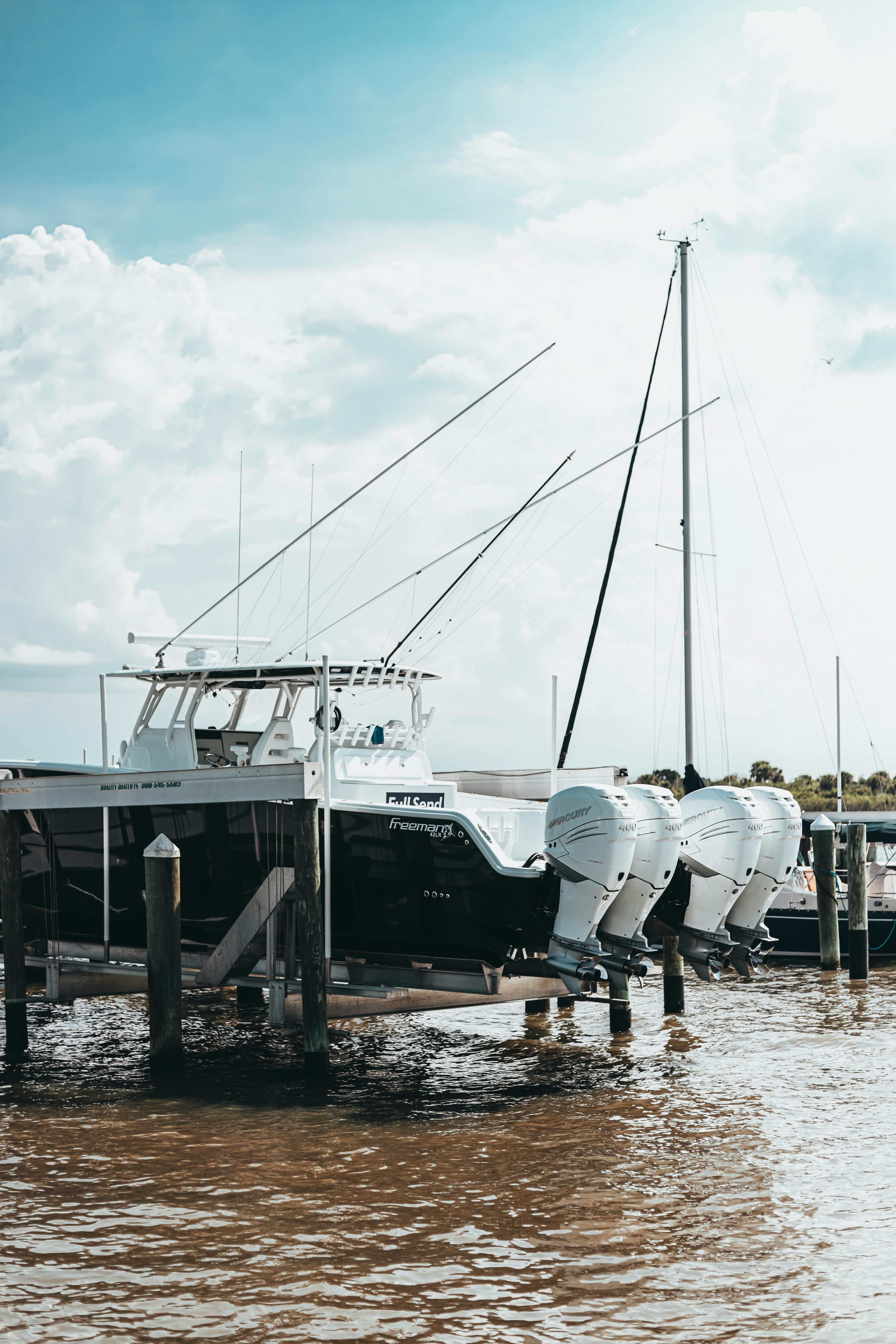 Boat in a Harbor · Free Stock Photo