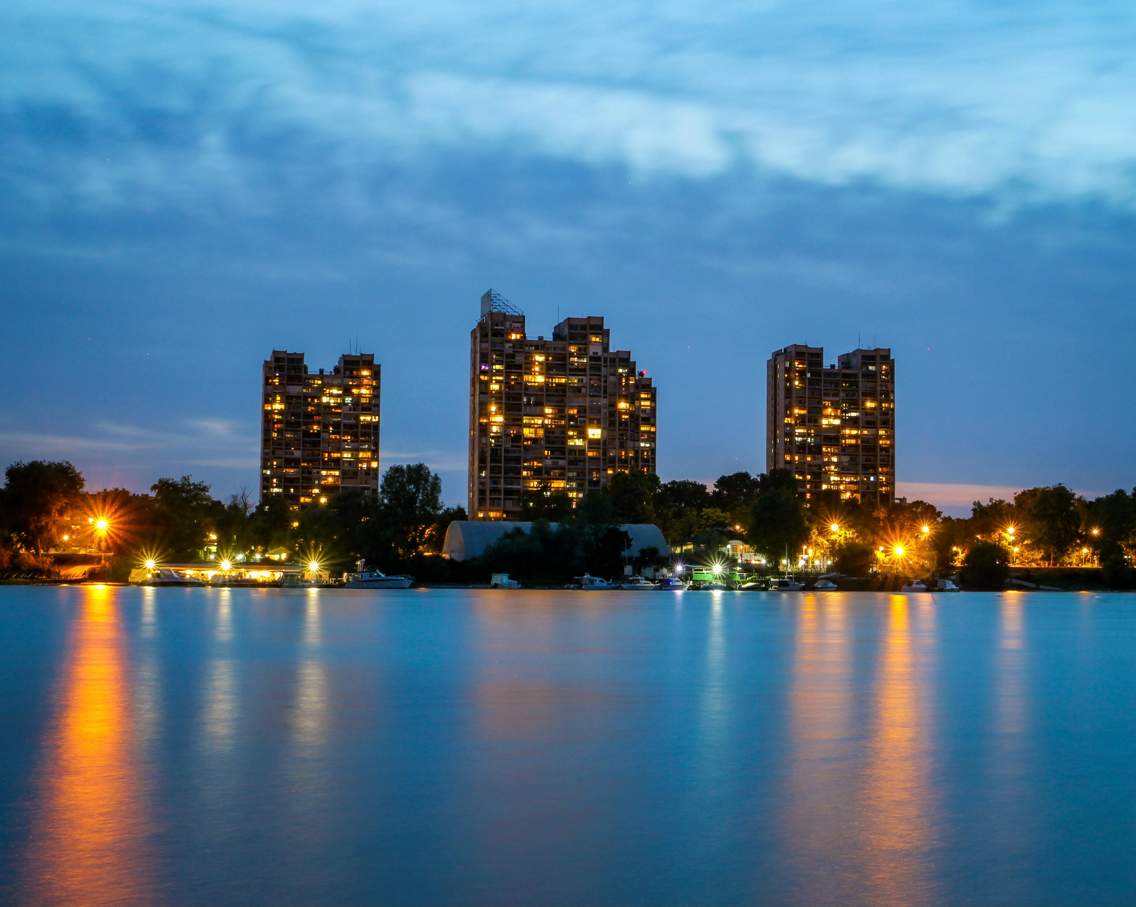Cityscape and the Sea at Dusk · Free Stock Photo