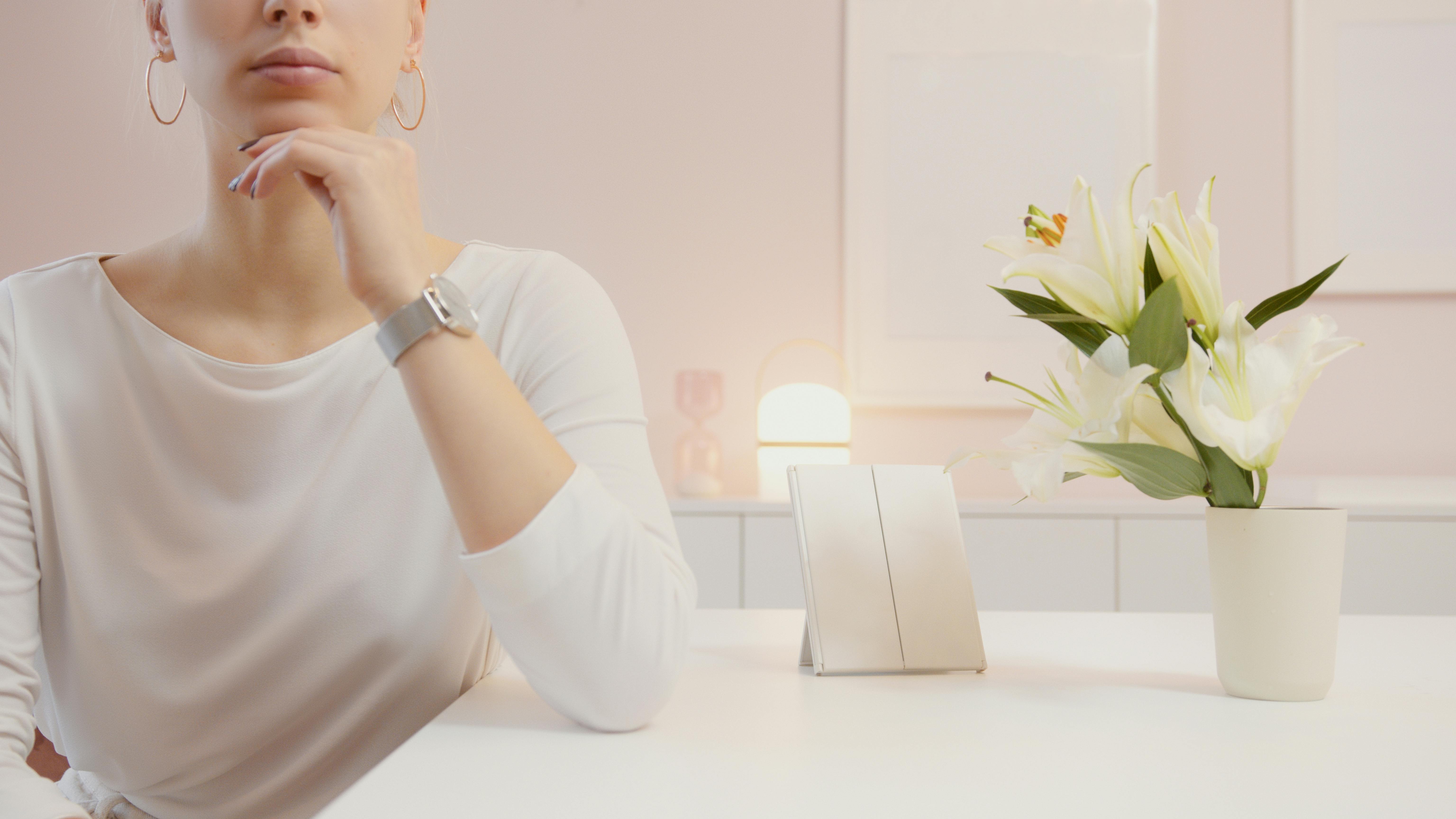 One Person With One Color Background Photos, Download The BEST Free One ...