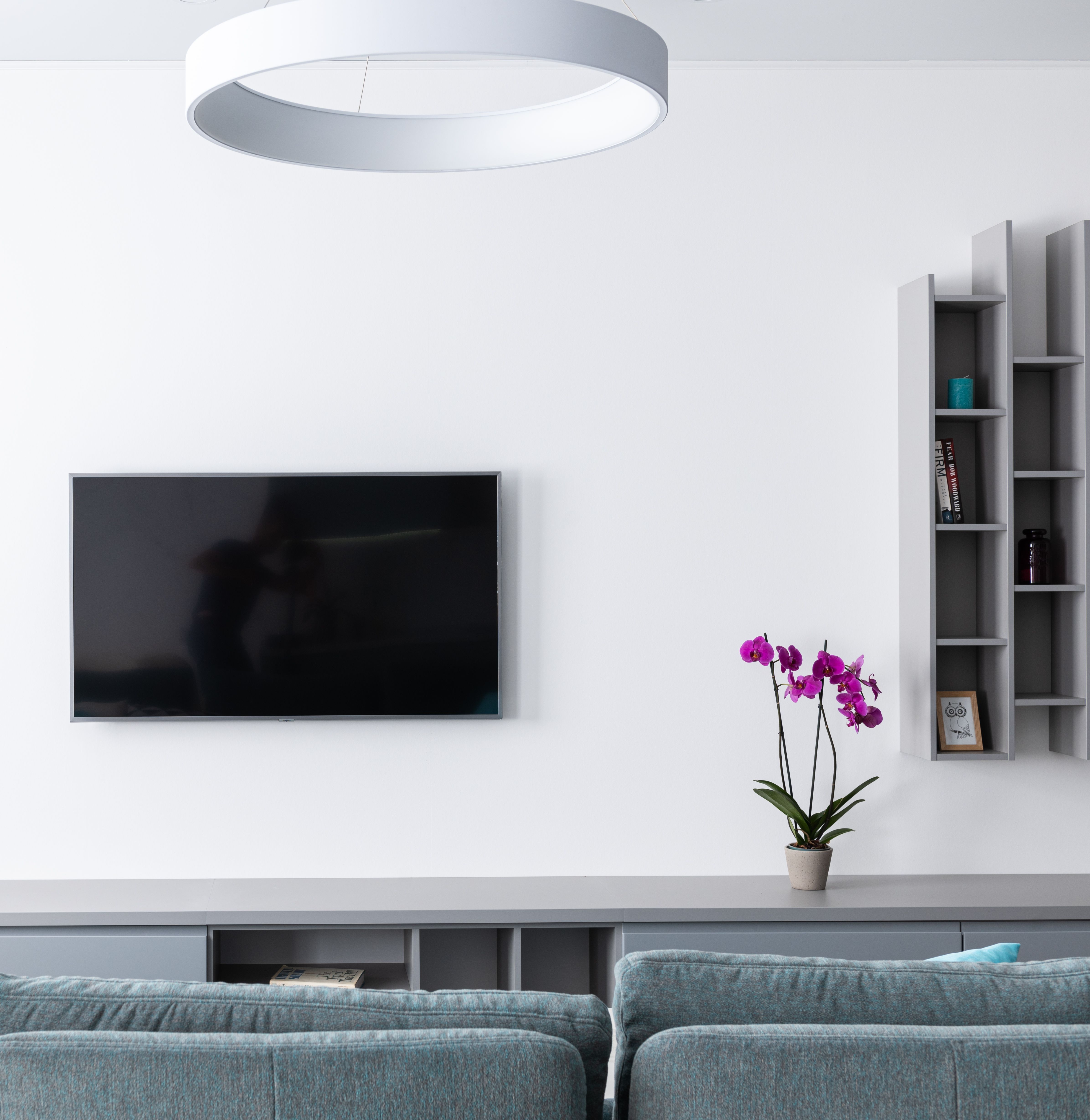Modern lounge with round shaped table and sofa · Free Stock Photo