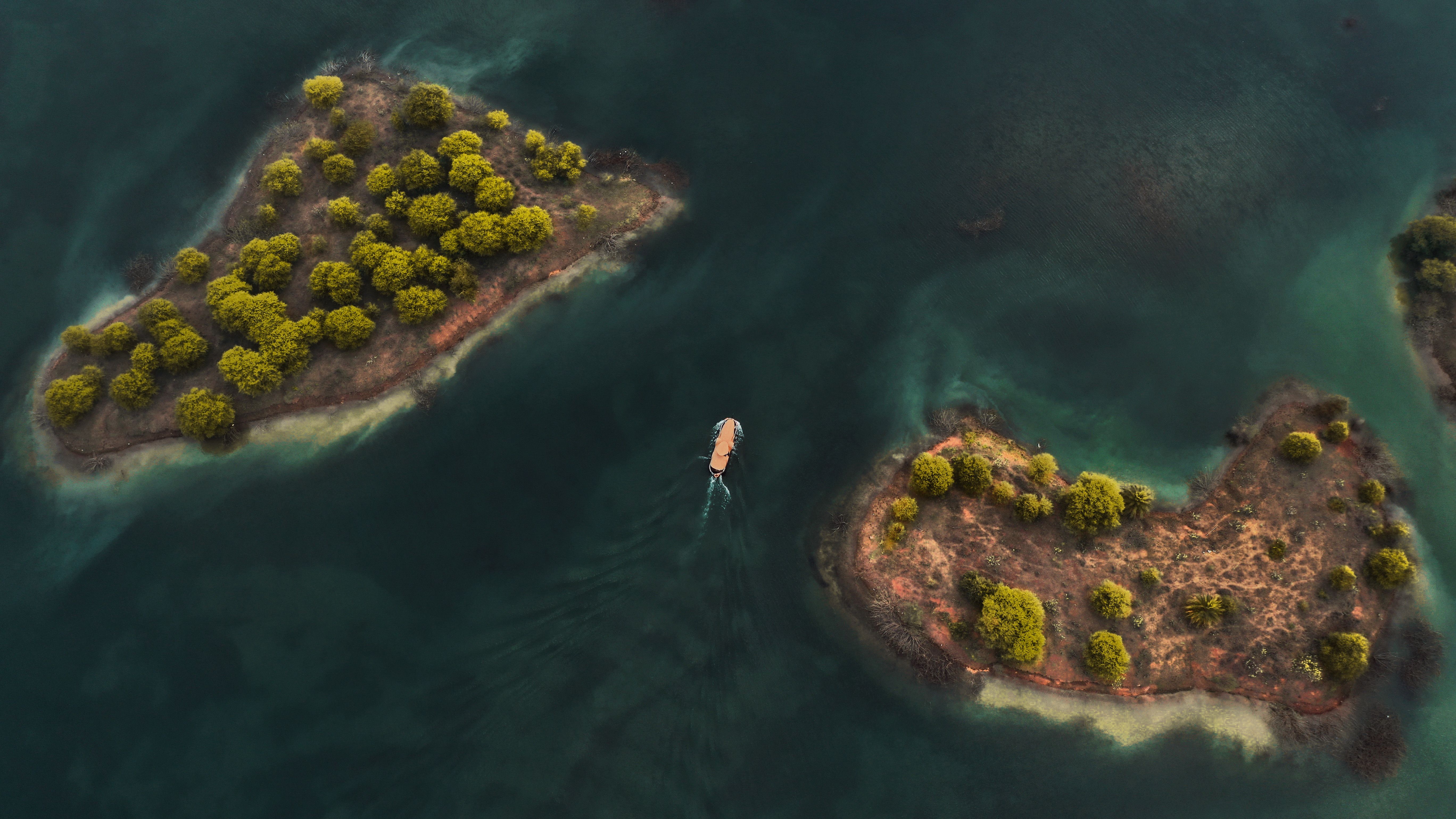 Aerial view of boat floating between islands · Free Stock Photo