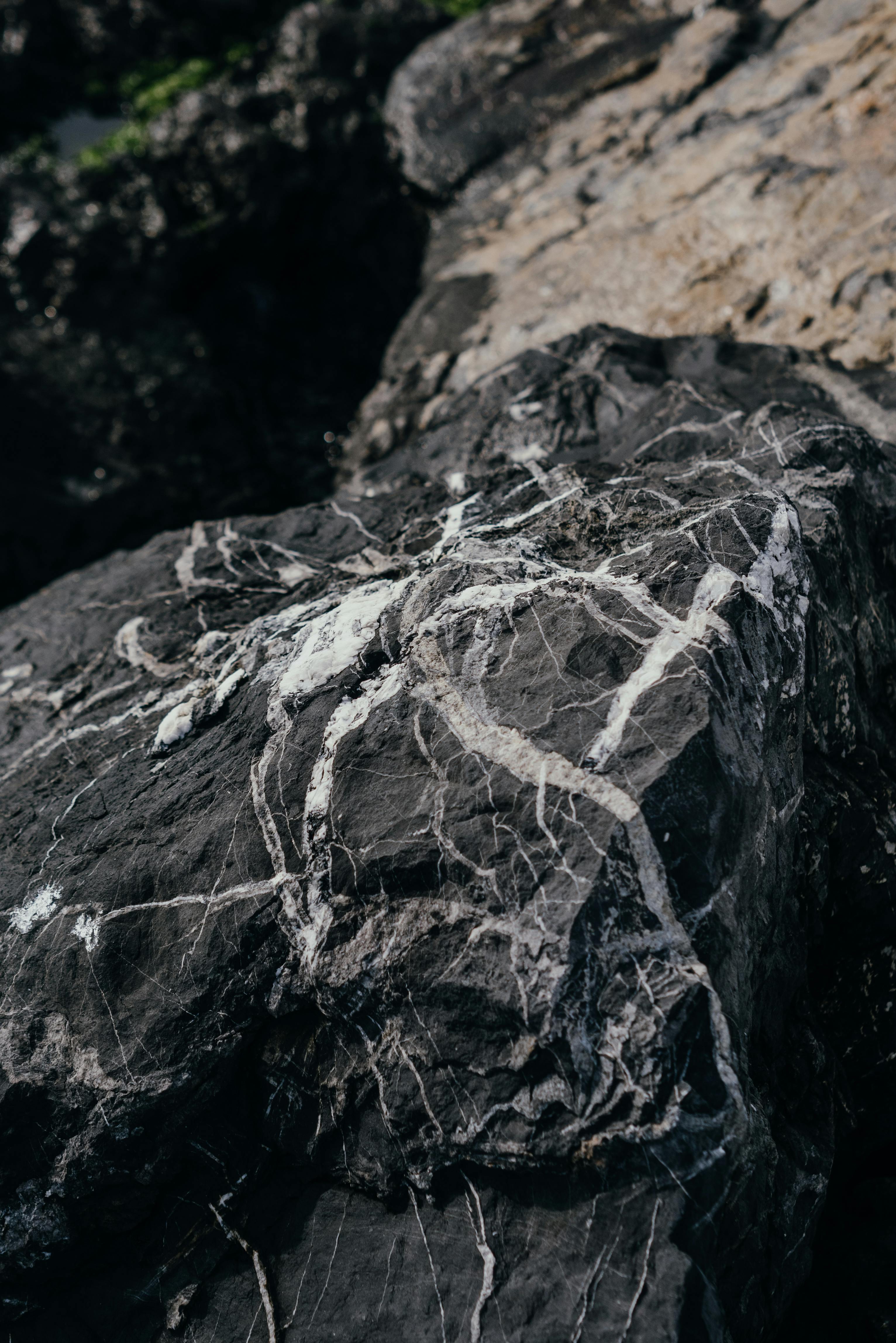 Close-Up Shot of a Gray Rock · Free Stock Photo