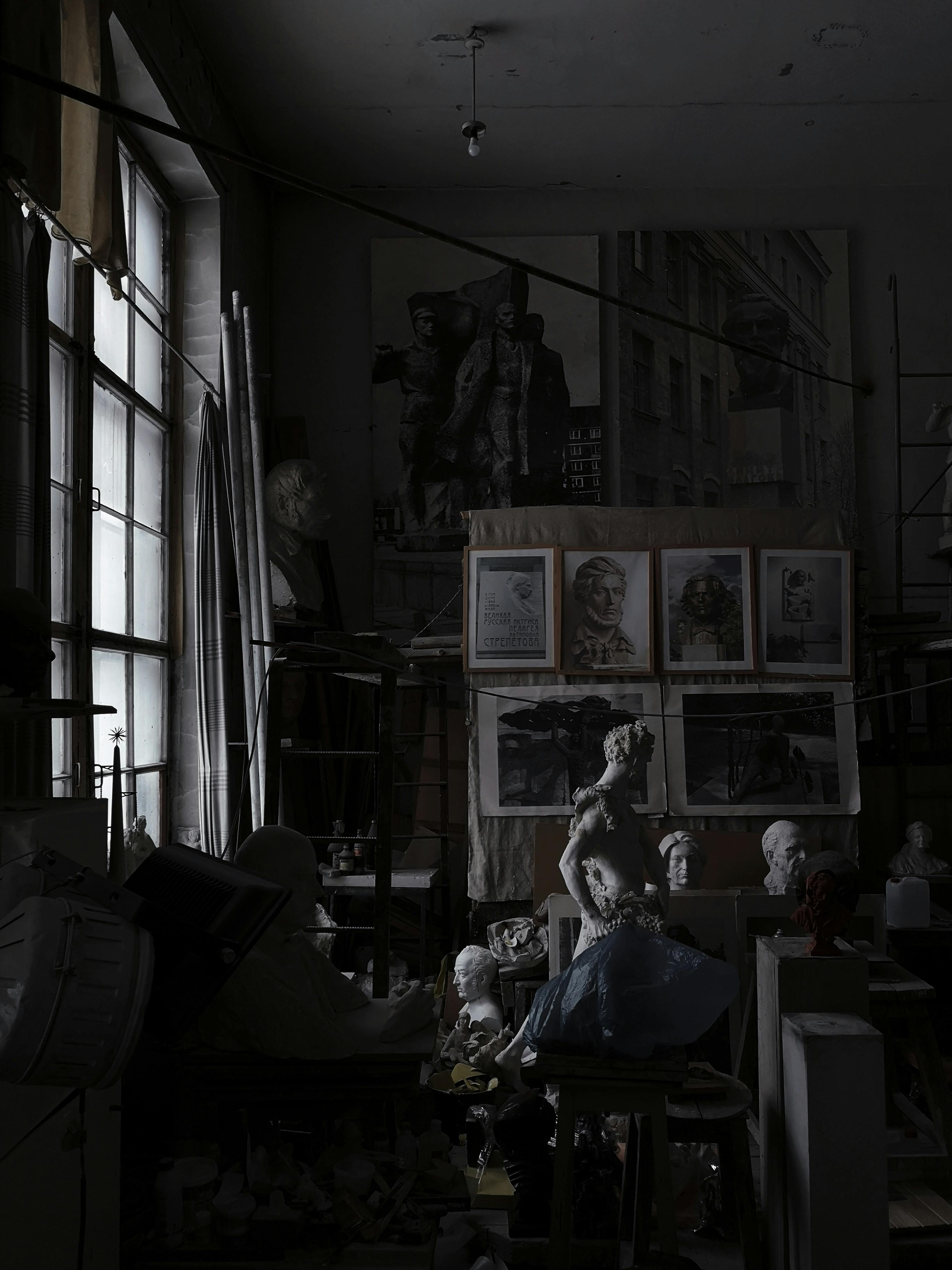 Clay Statue and Artworks on a Studio · Free Stock Photo