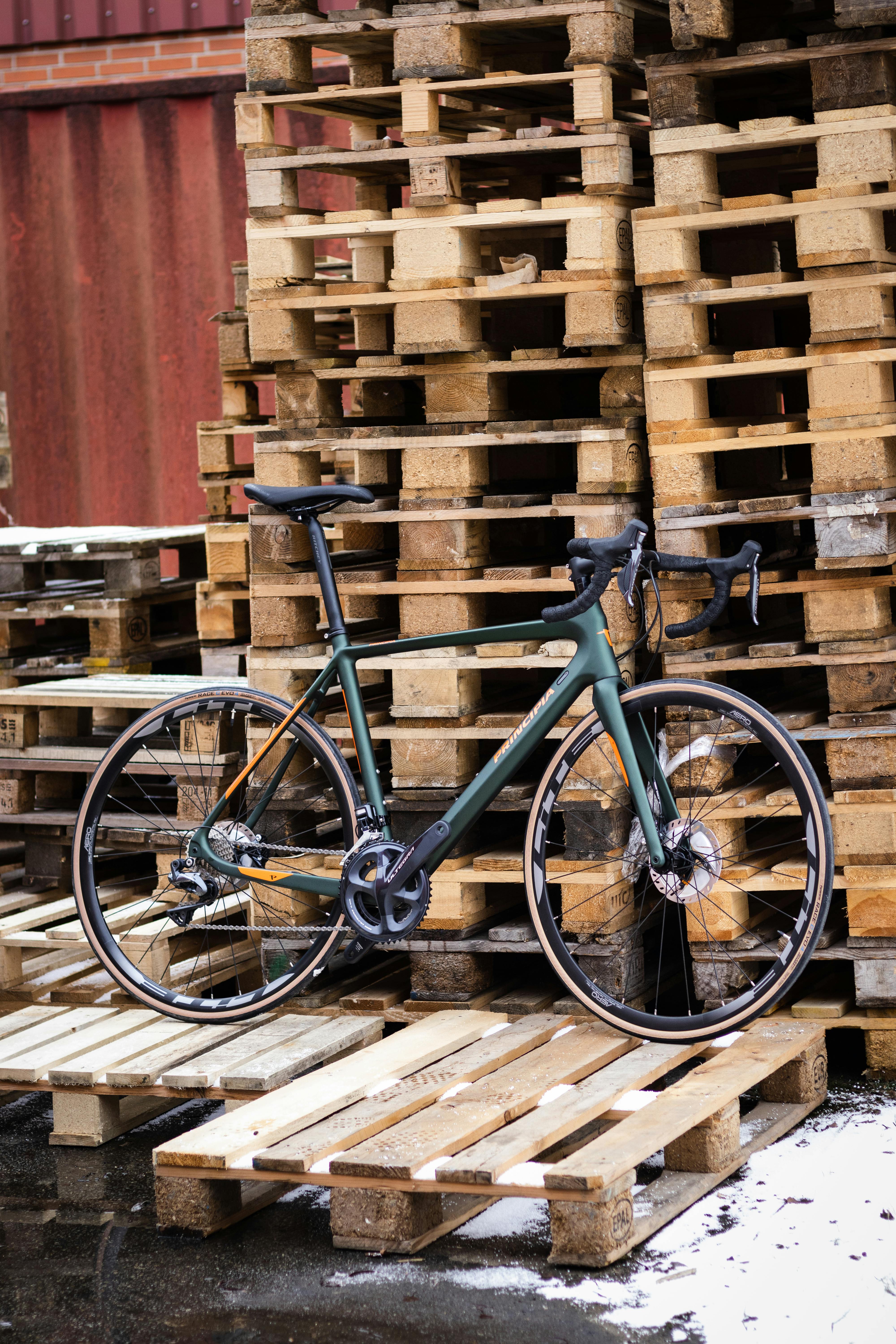 Road Bike on a Pallet · Free Stock Photo