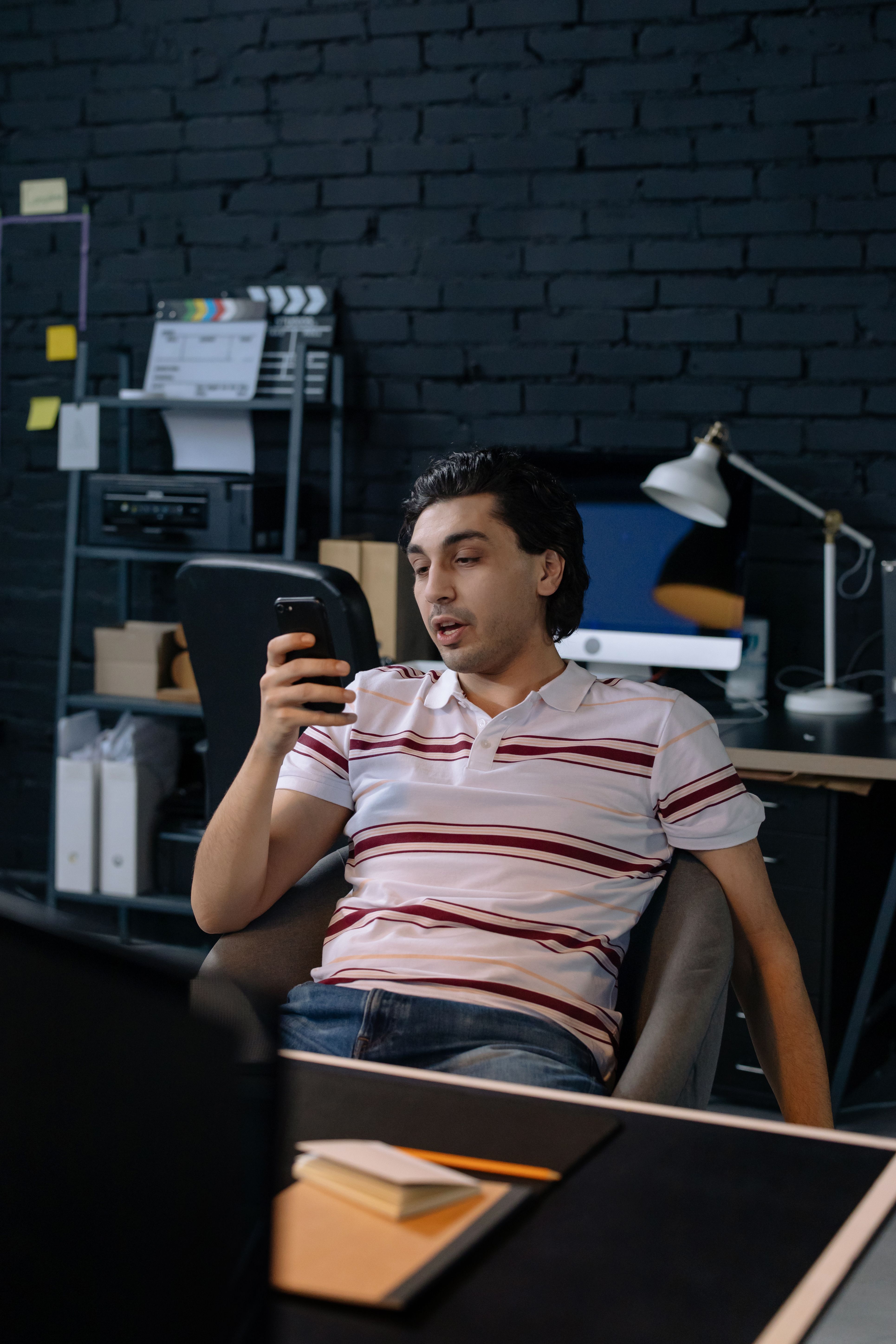 Office Chatting Photos, Download The BEST Free Office Chatting Stock ...