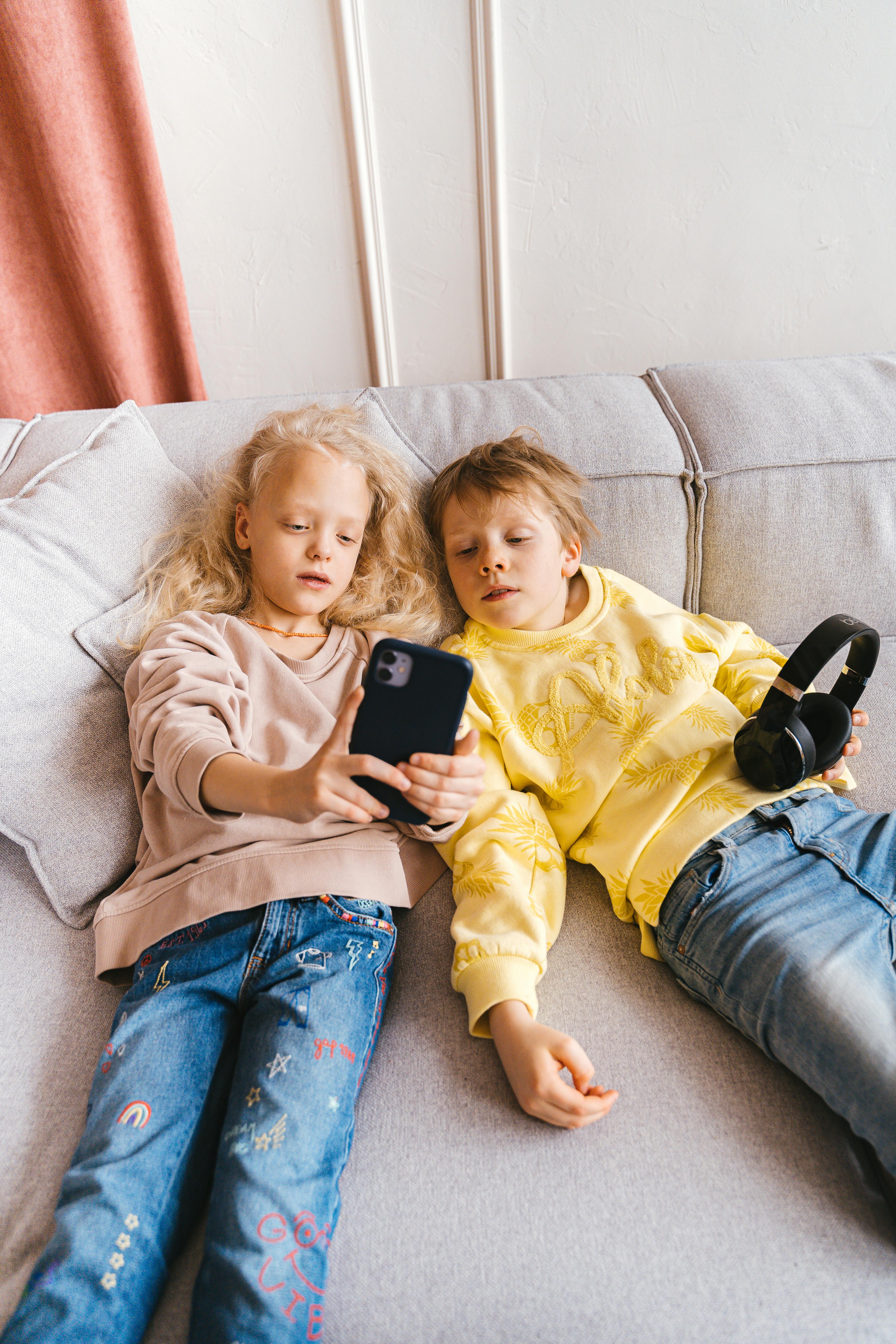 Children taking a Groupie · Free Stock Photo