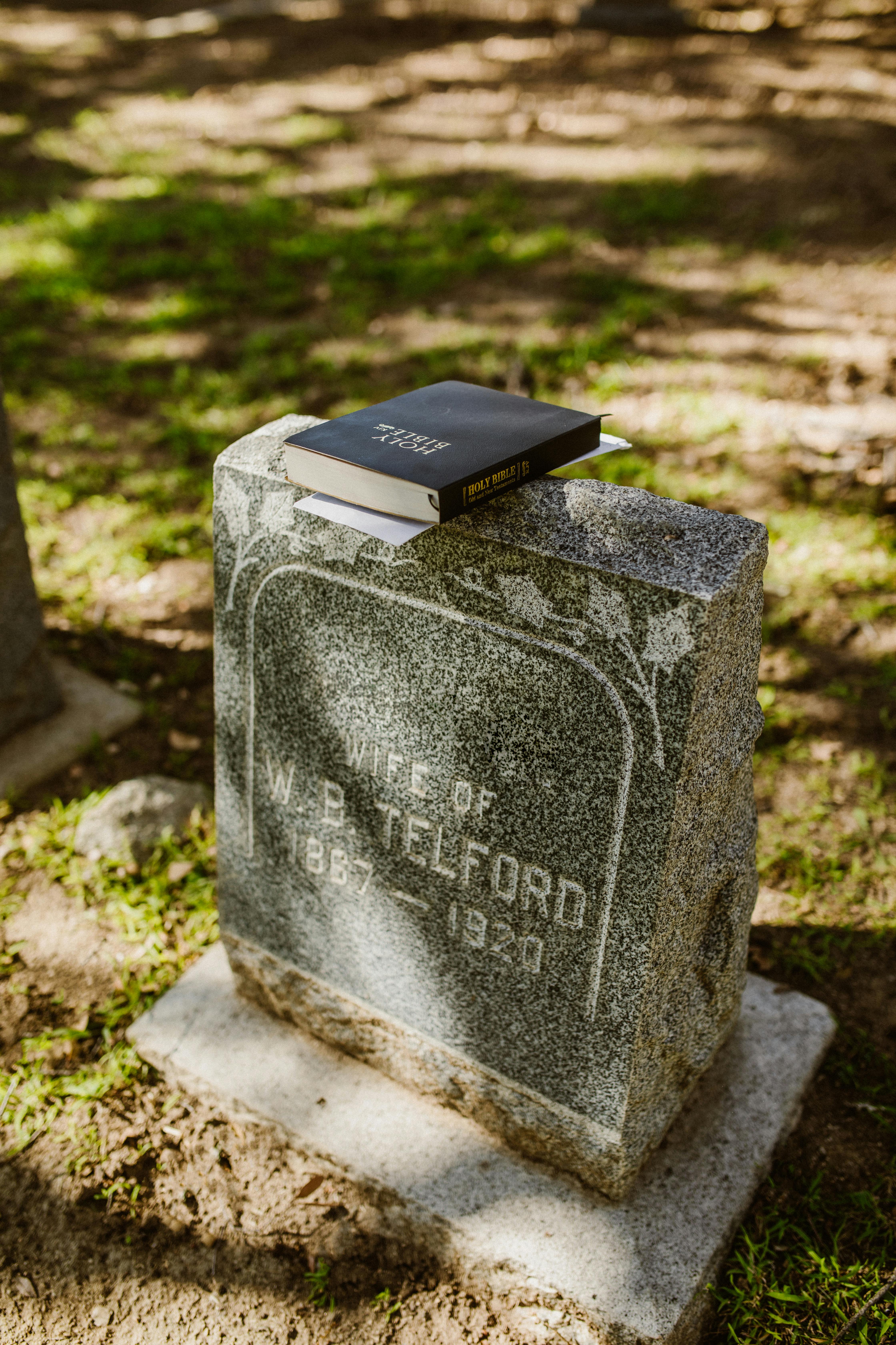 Close-up Photo of a Concrete Tomb · Free Stock Photo