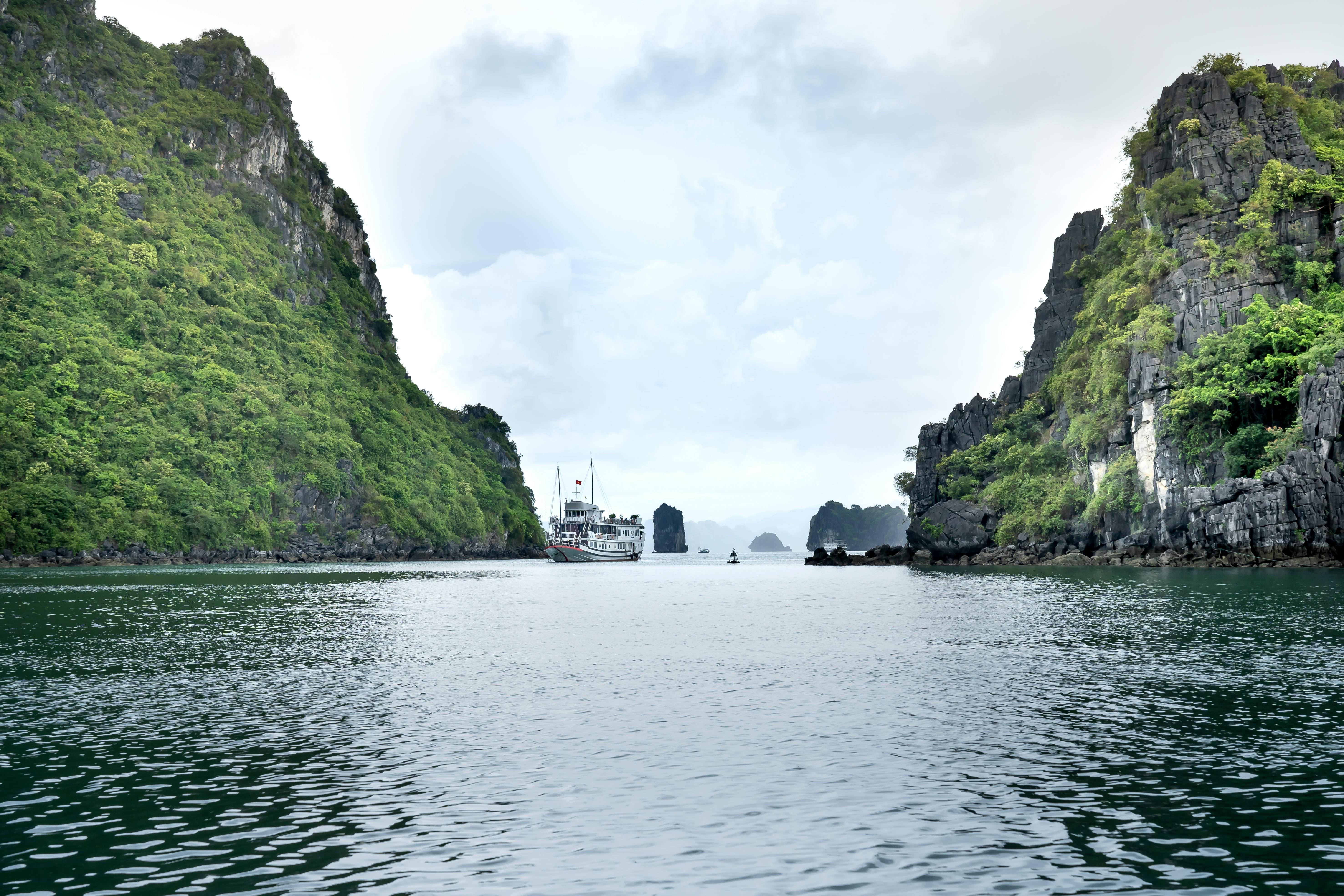 View of a Ship between Two Islands · Free Stock Photo