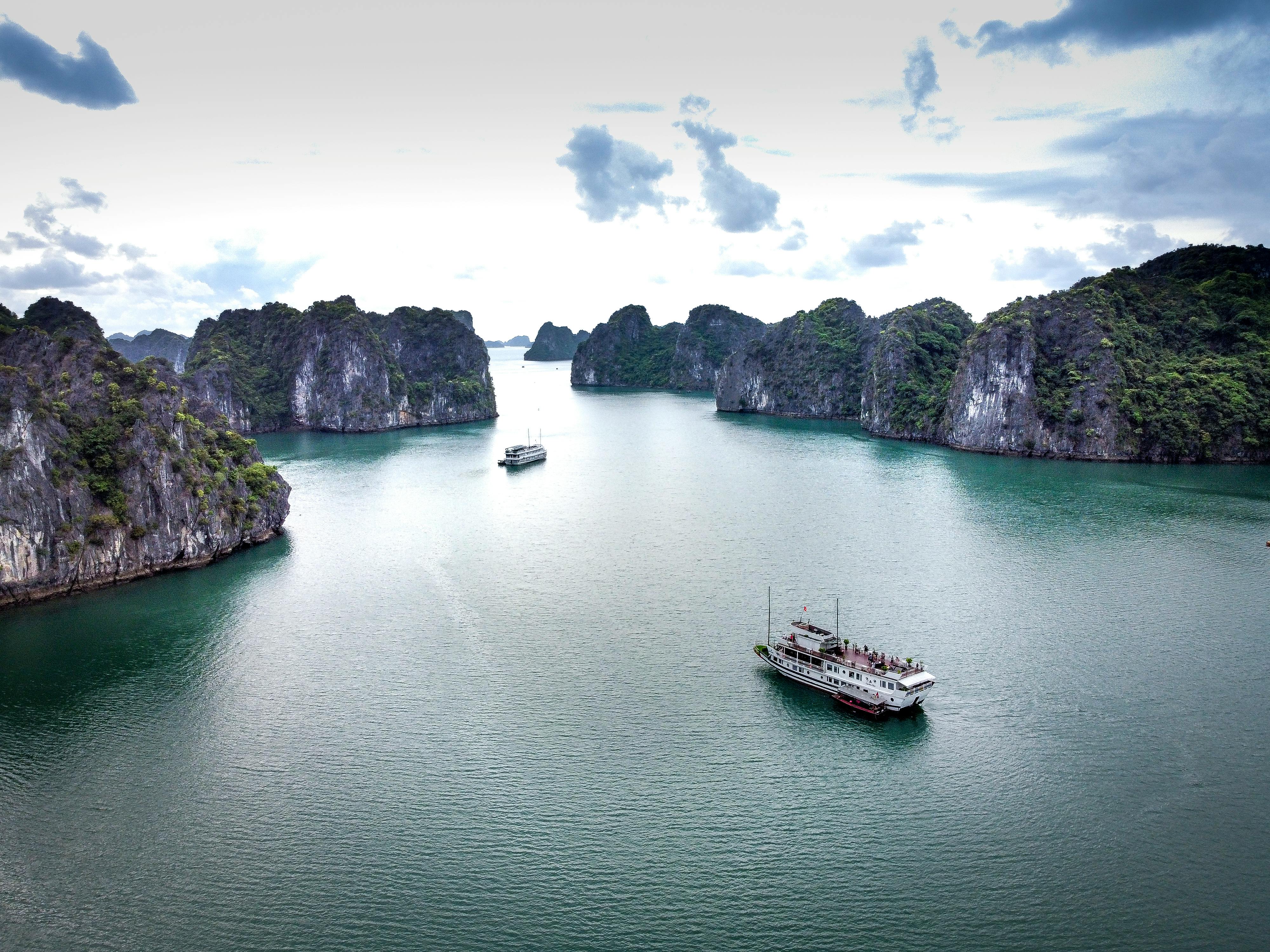 Scenic View of the Sea · Free Stock Photo