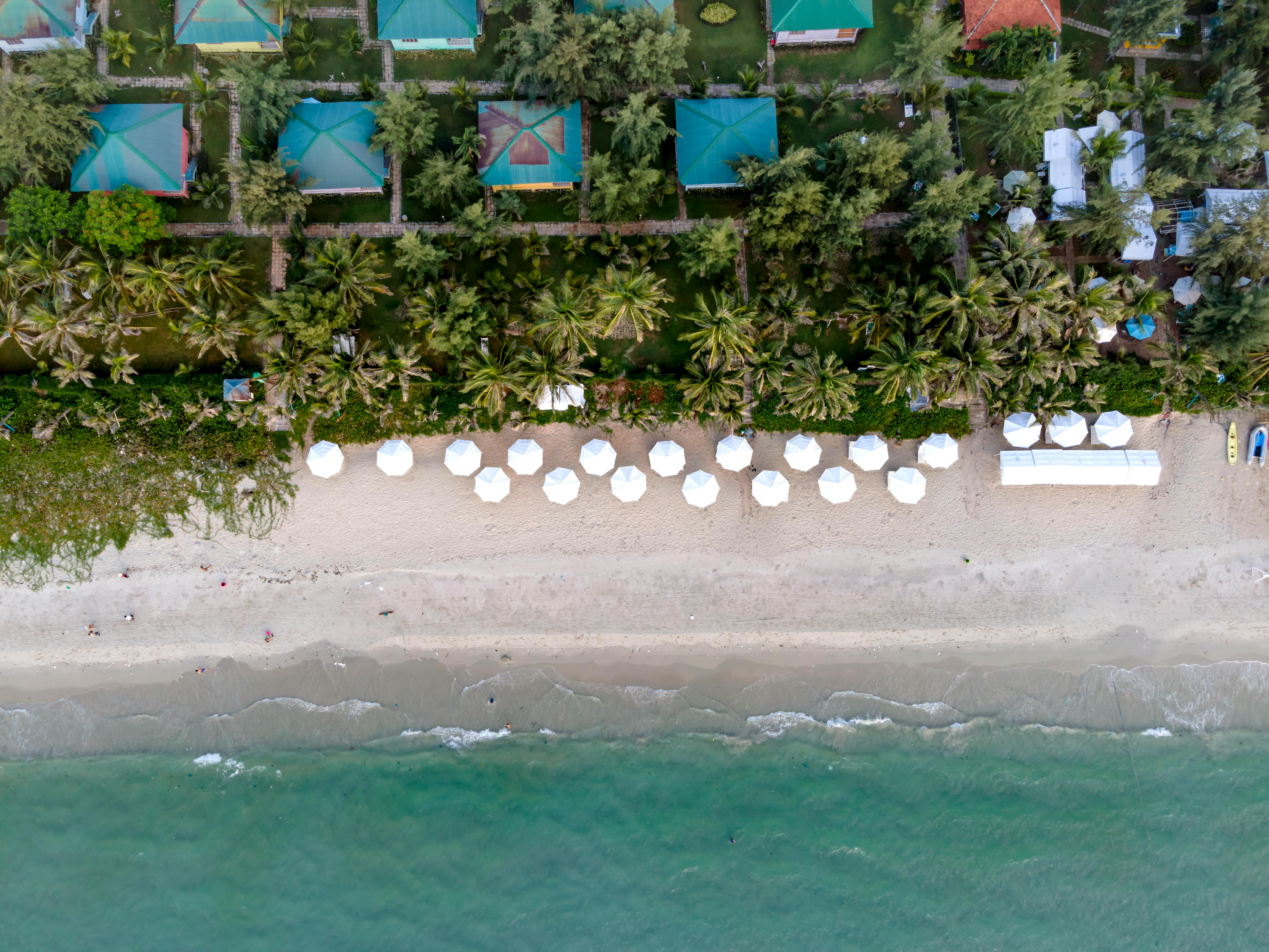 Top View Shot of a Beautiful Beach Resort · Free Stock Photo