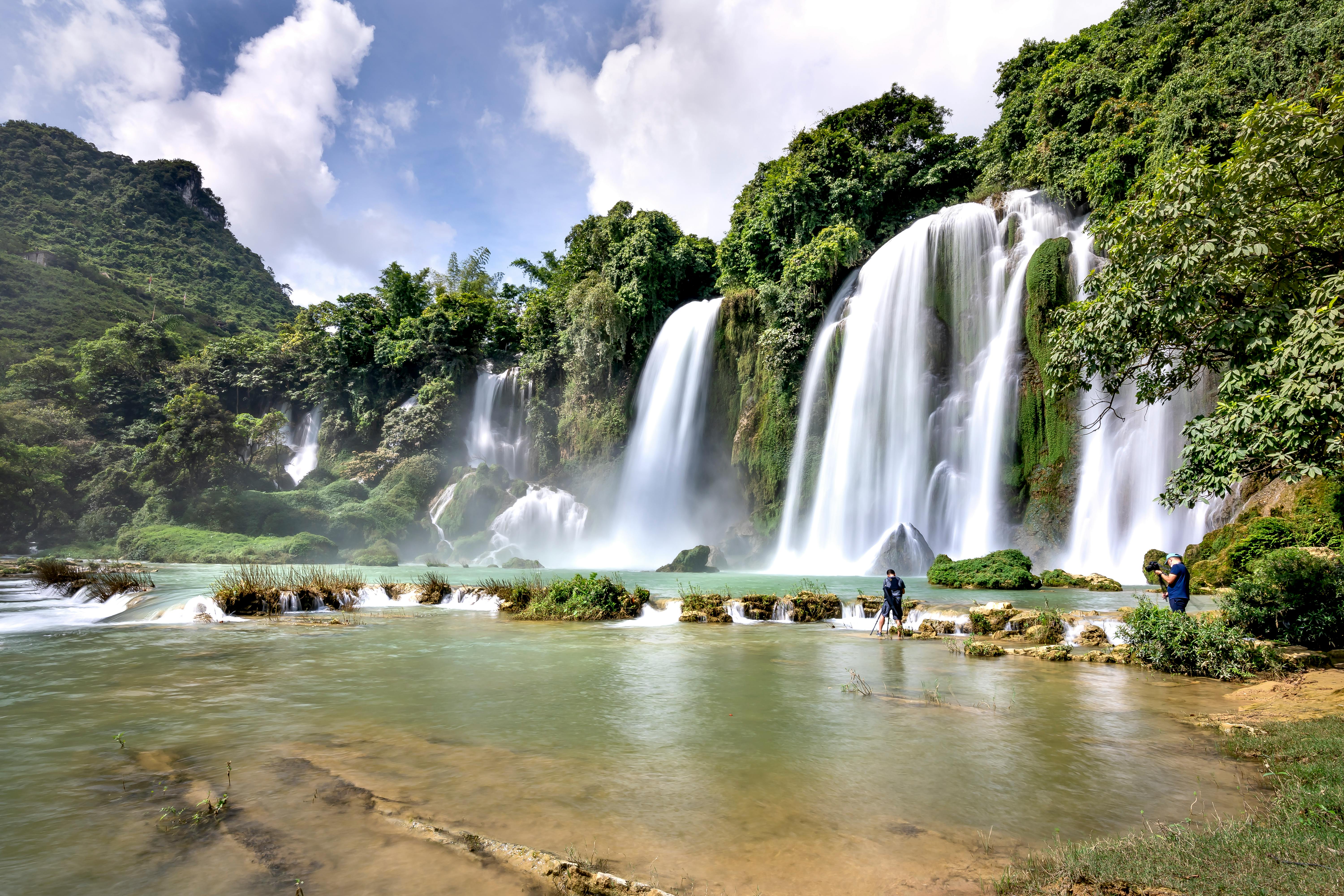 Long Exposure of Splashing Waterfalls in Summer · Free Stock Photo