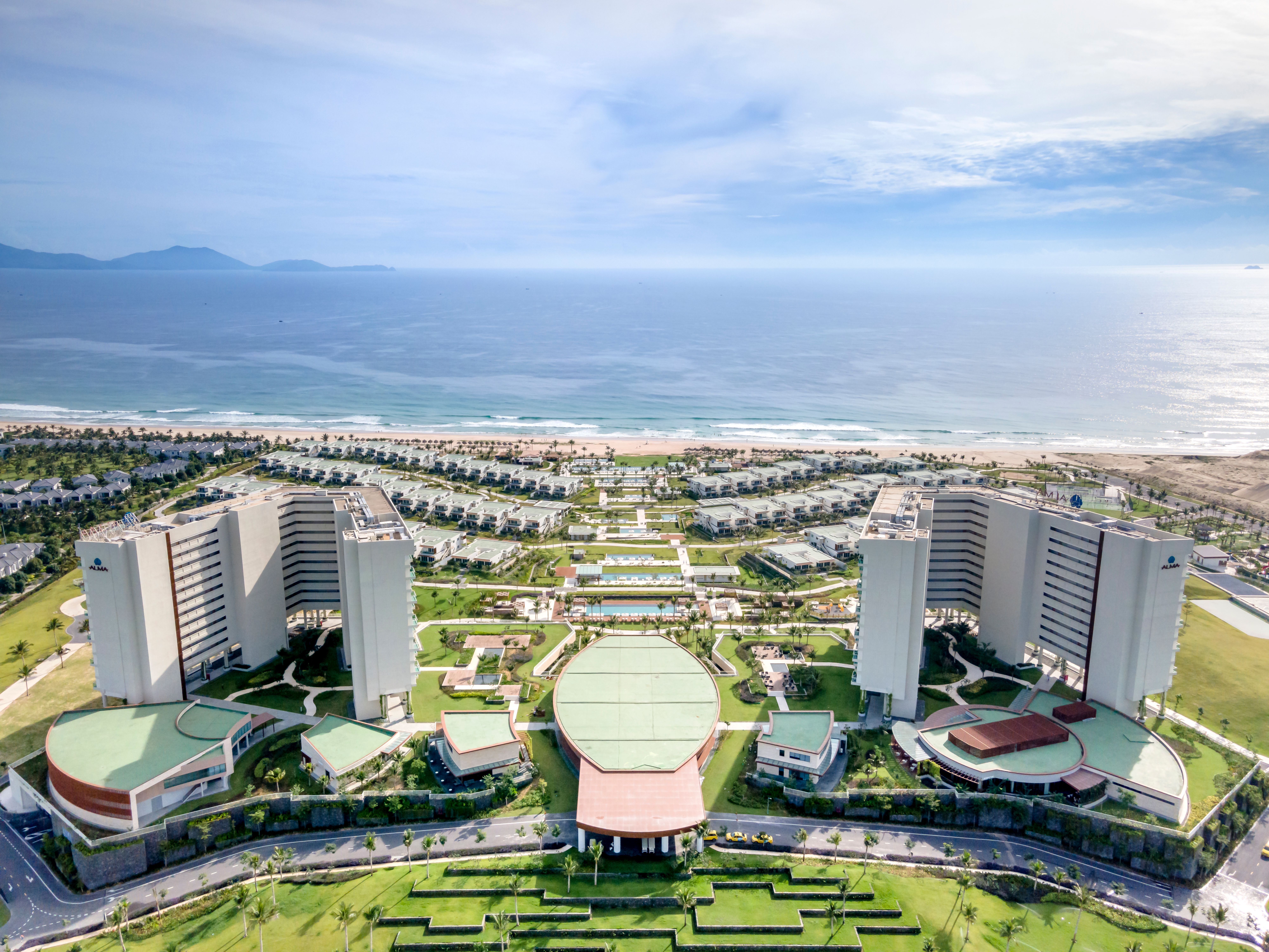 Aerial Photography of a Modern Resort Near the Beach · Free Stock Photo