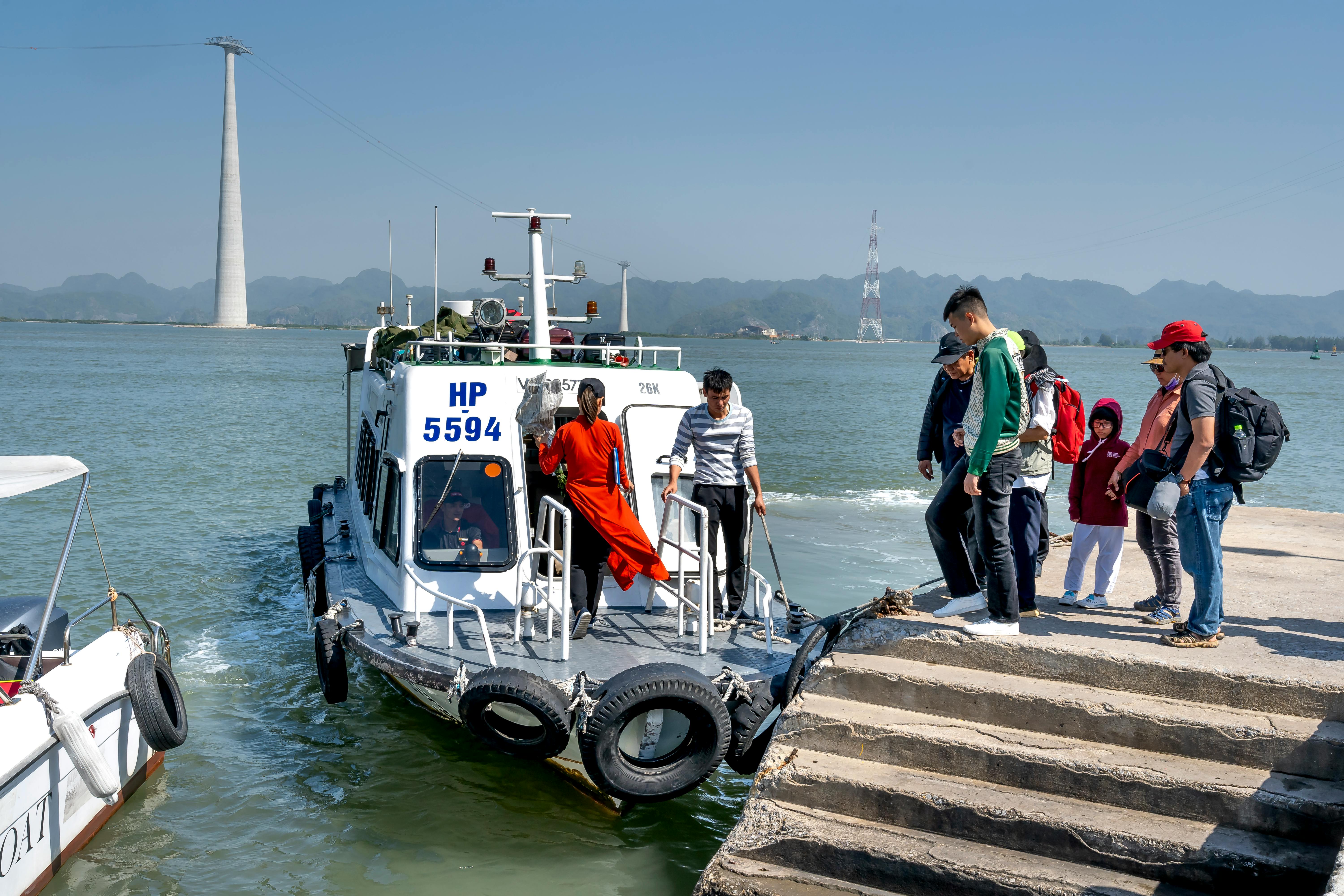 People on Motorboat · Free Stock Photo