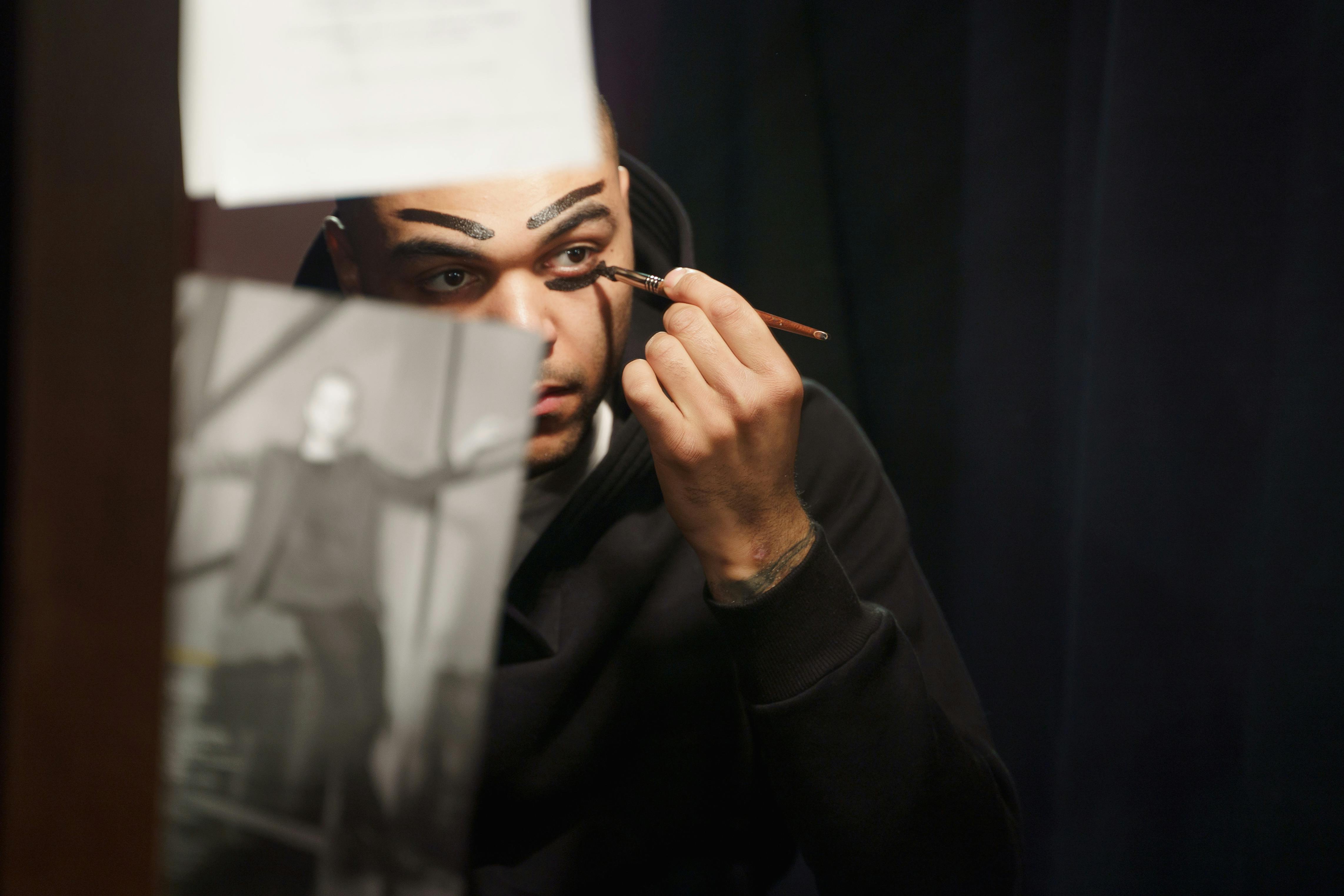 Right Profile Portraits Dark Background Photos, Download The BEST Free ...