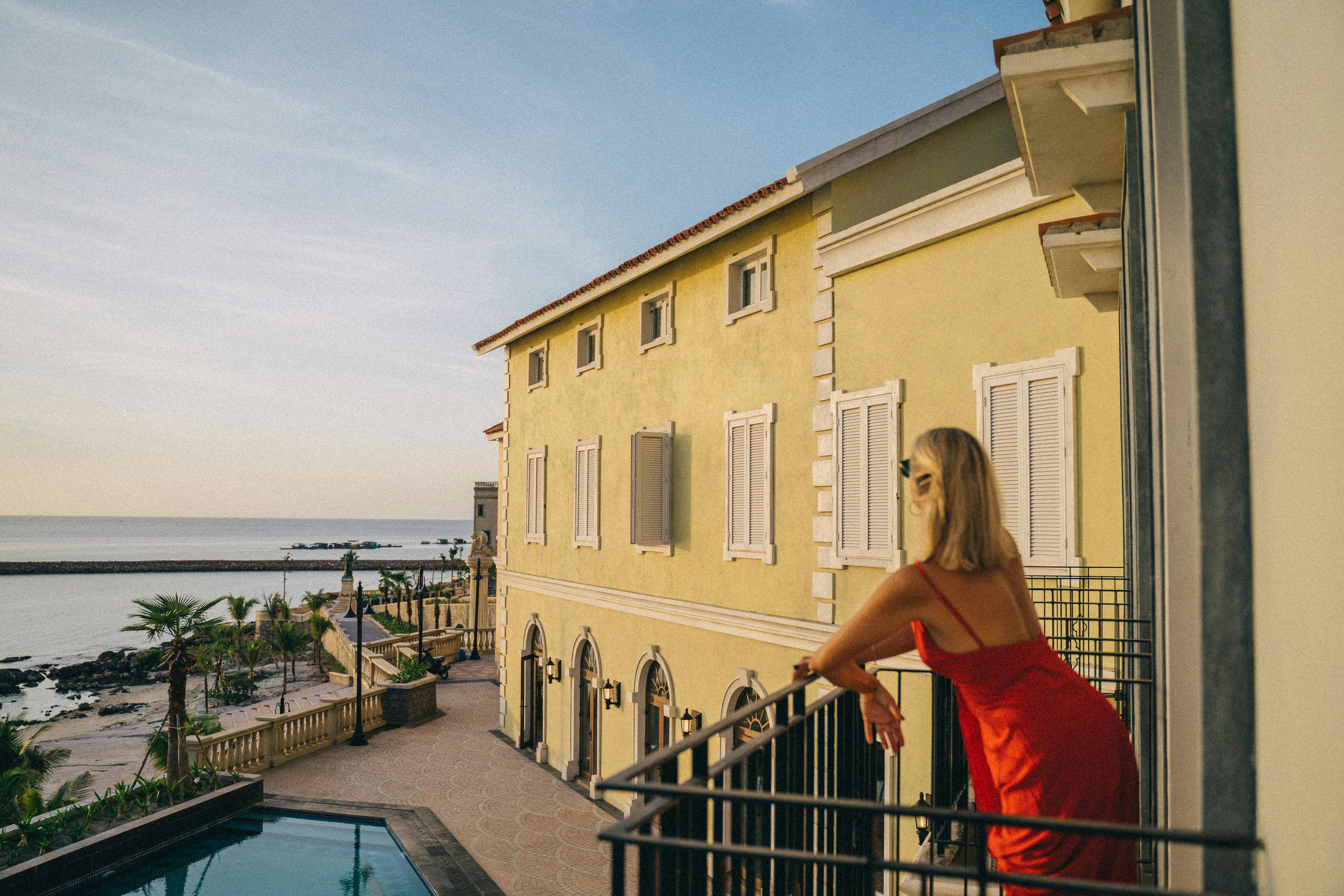 Beachfront Villa With Balcony View And Sunset Photos, Download The BEST ...