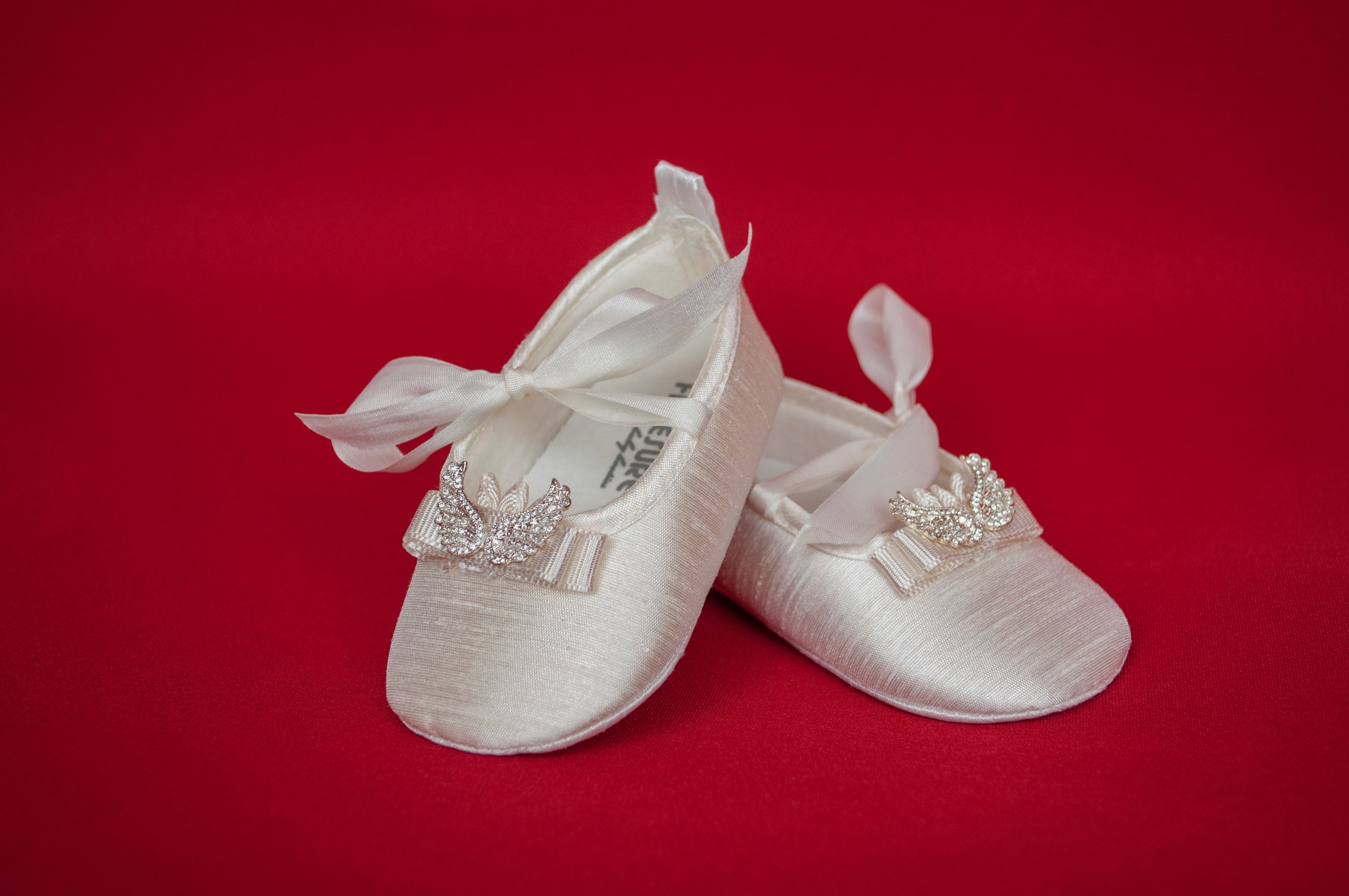 Close-Up Shot of Red Sandals · Free Stock Photo