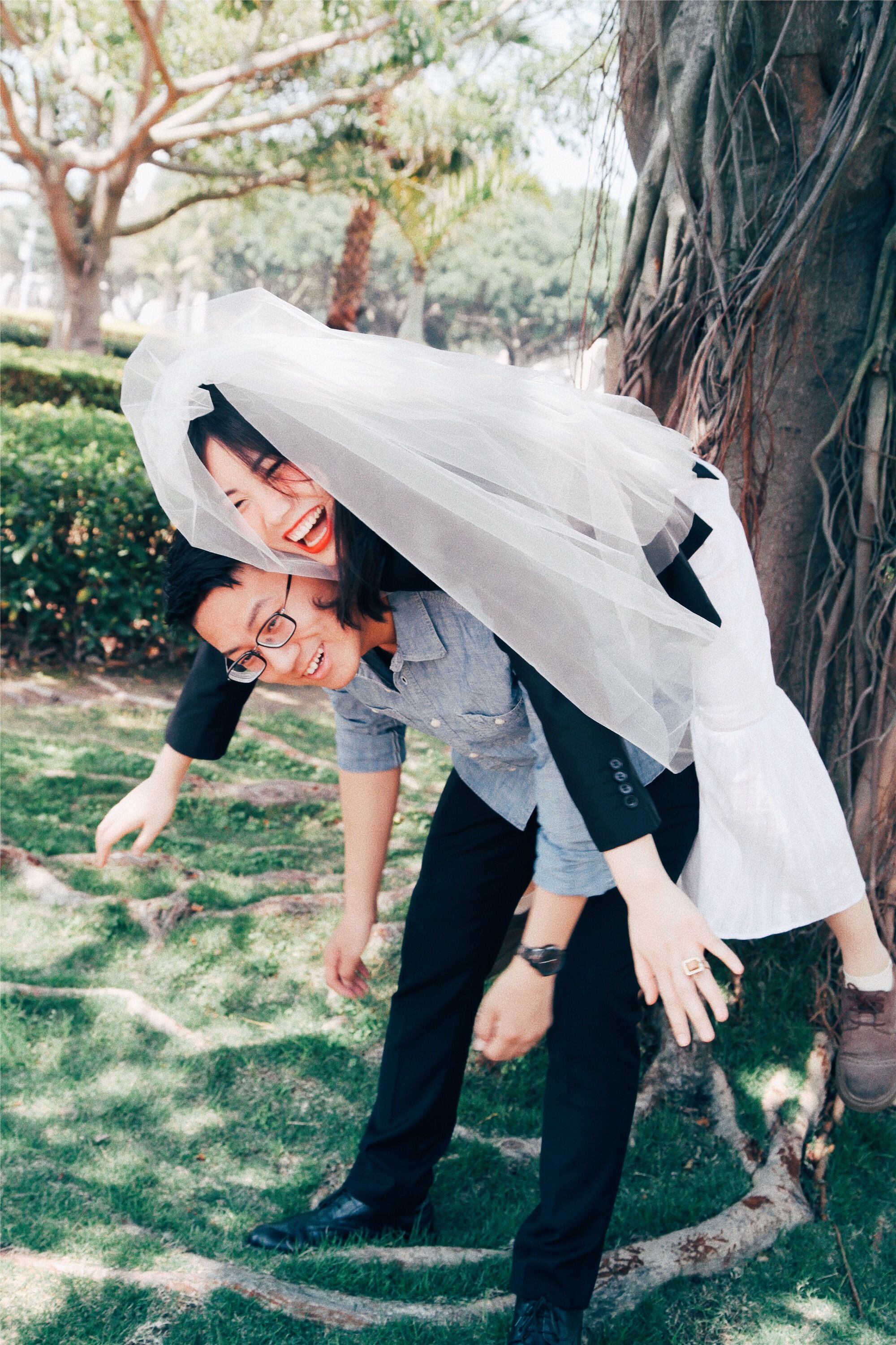 Man Carrying Woman · Free Stock Photo