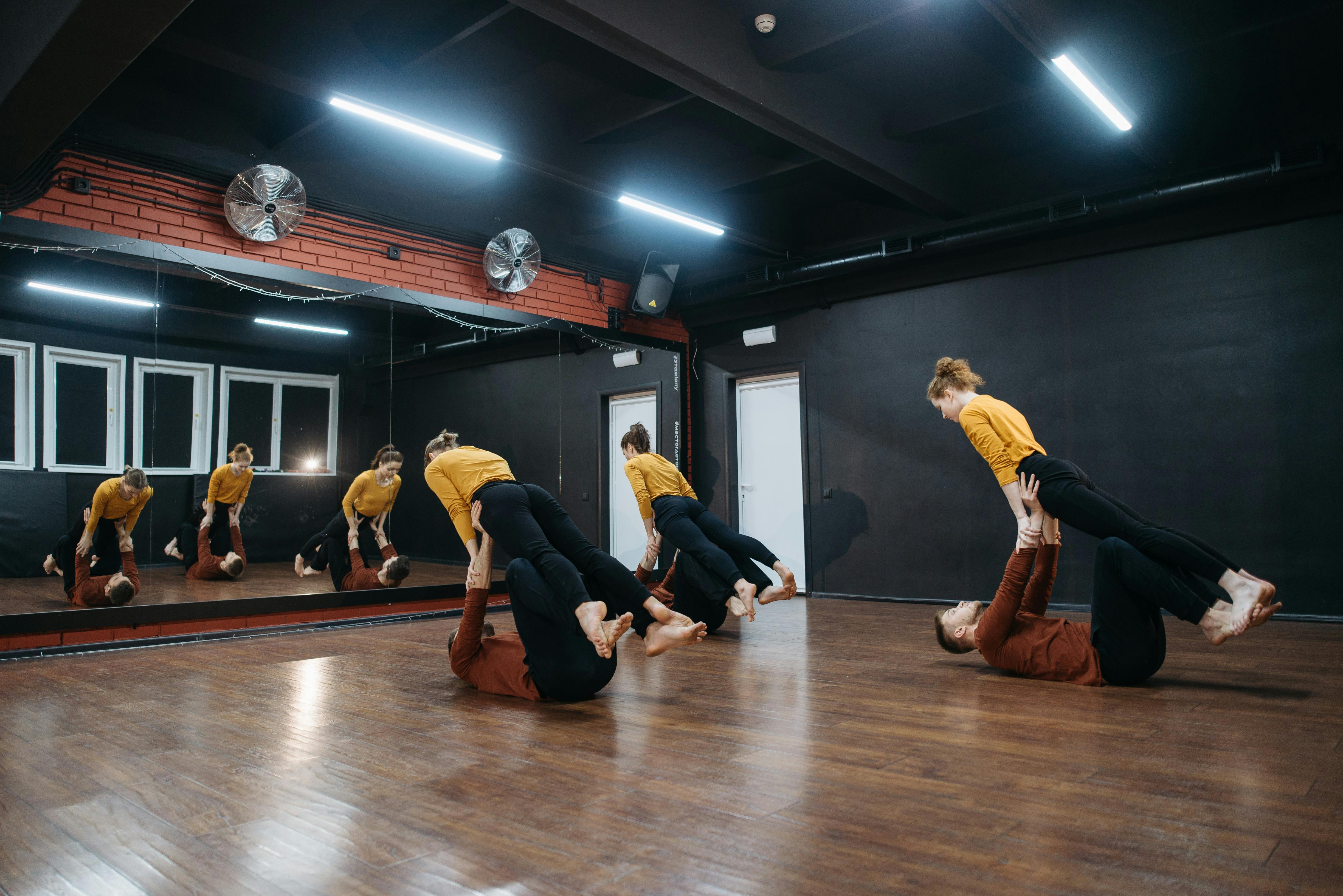Dancers Practicing on a Dance Studio · Free Stock Photo