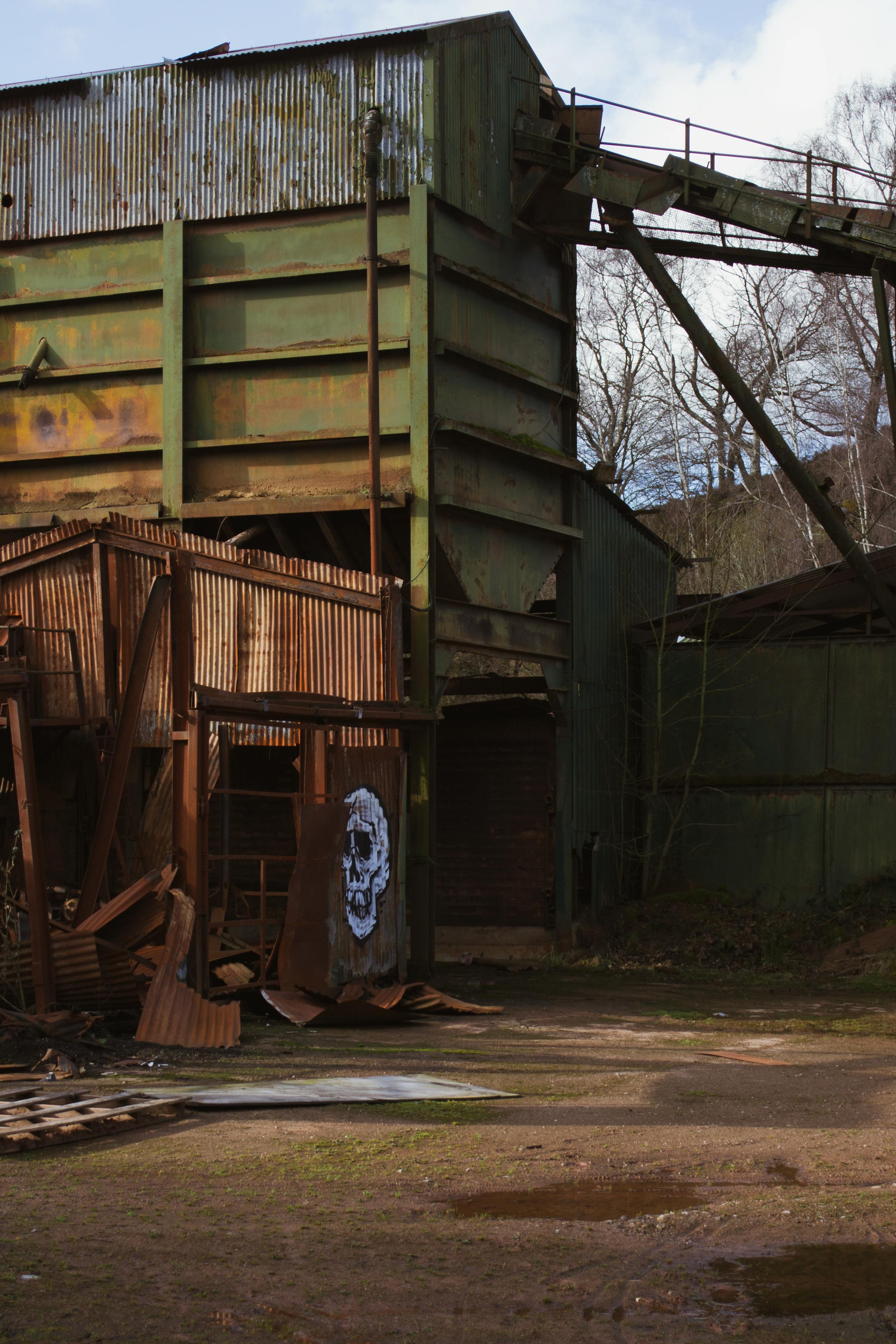 Abandoned and Rusty Ruins · Free Stock Photo