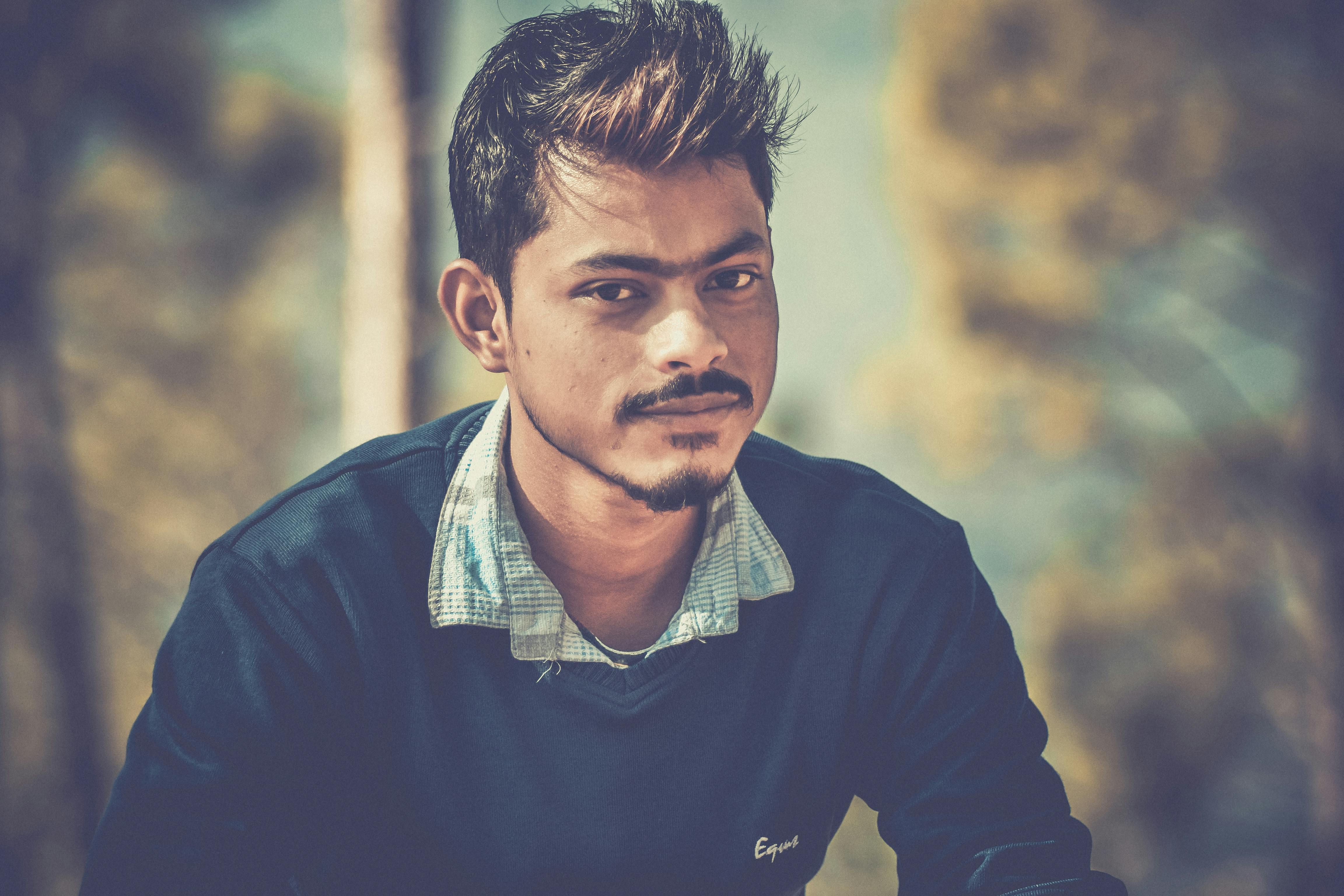 Homem De Capuz Preto Com Zíper · Foto profissional gratuita