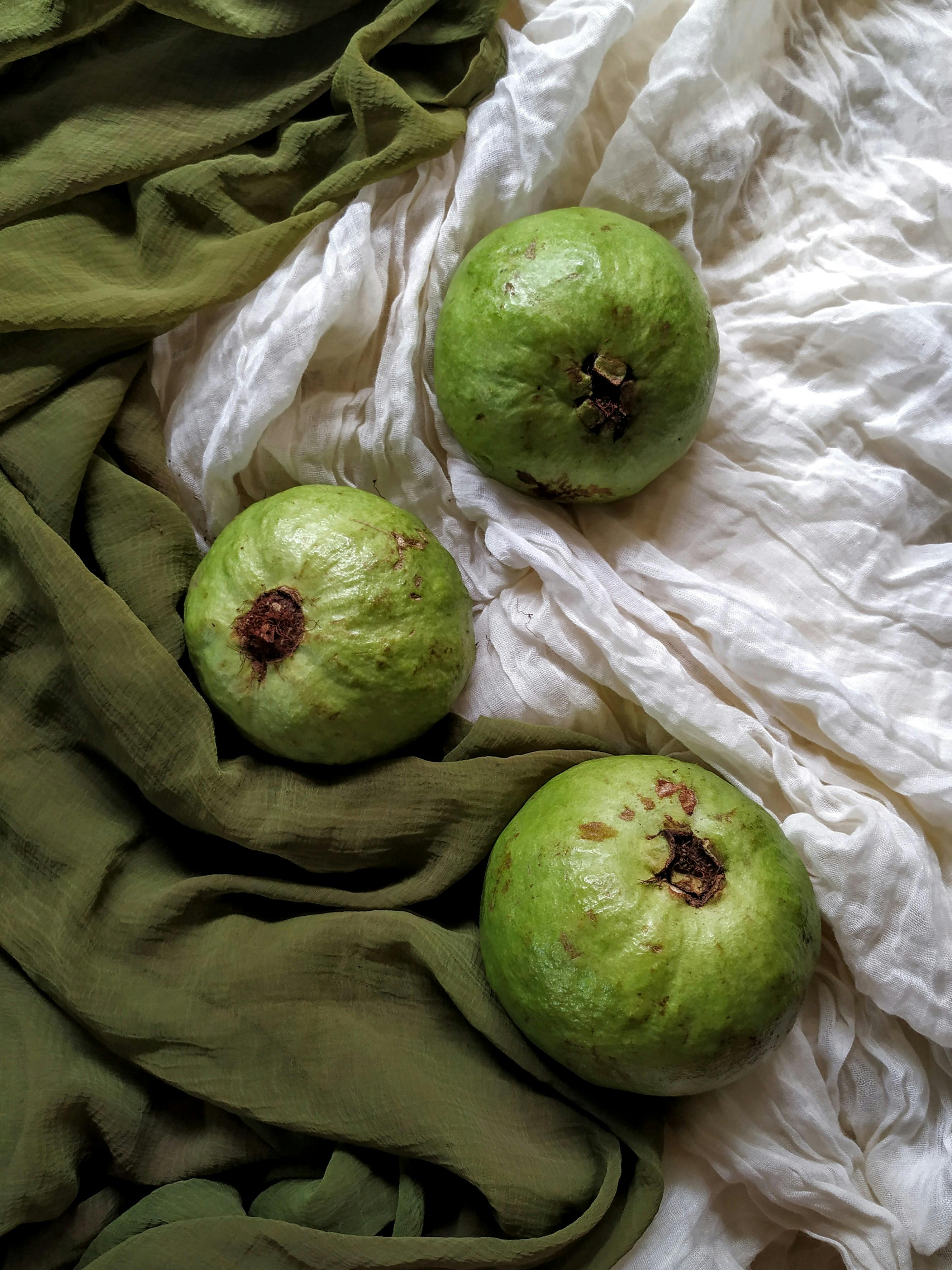 Close Up Shot of Guavas · Free Stock Photo
