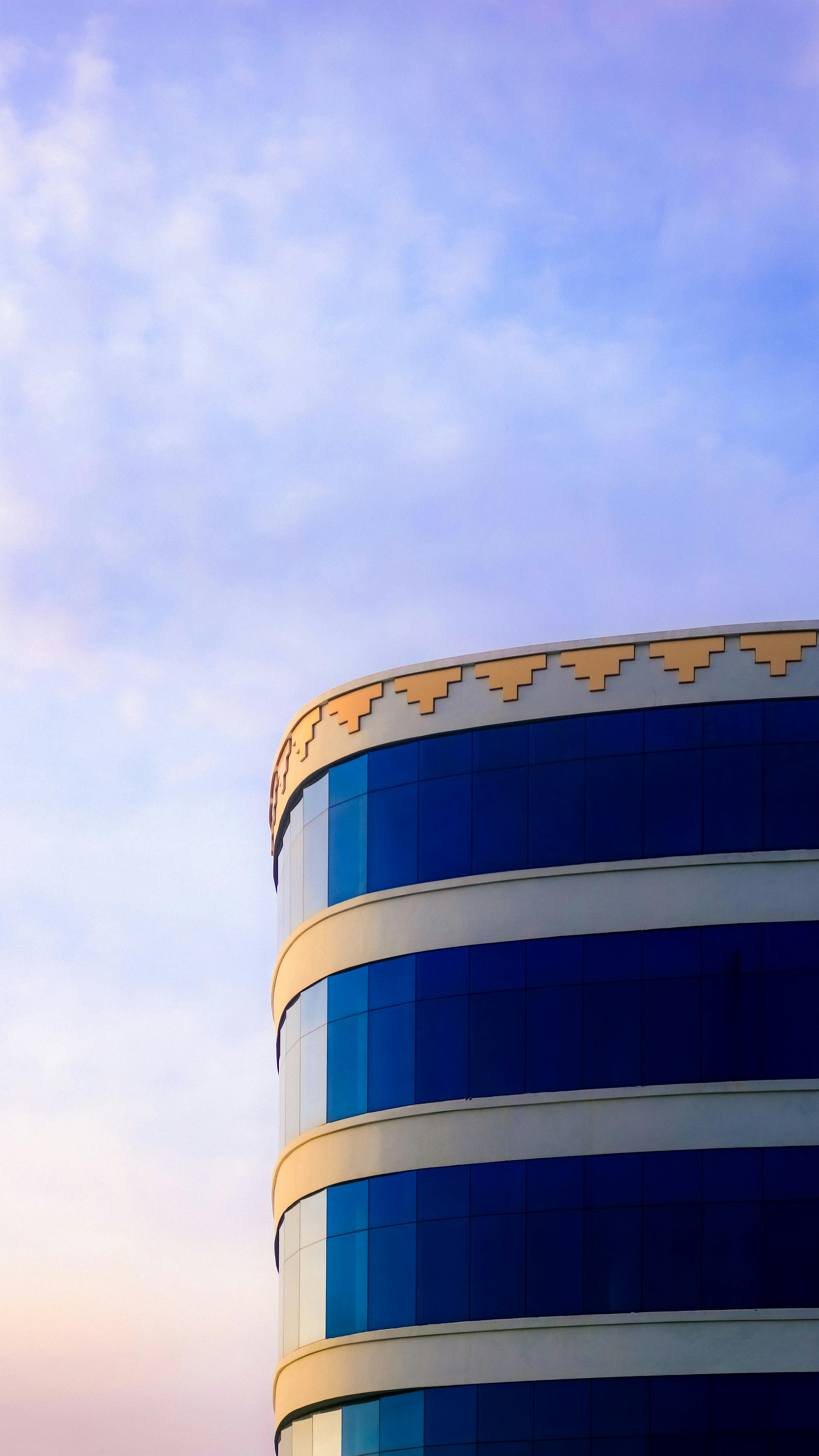 Close-up on a Skyscraper · Free Stock Photo