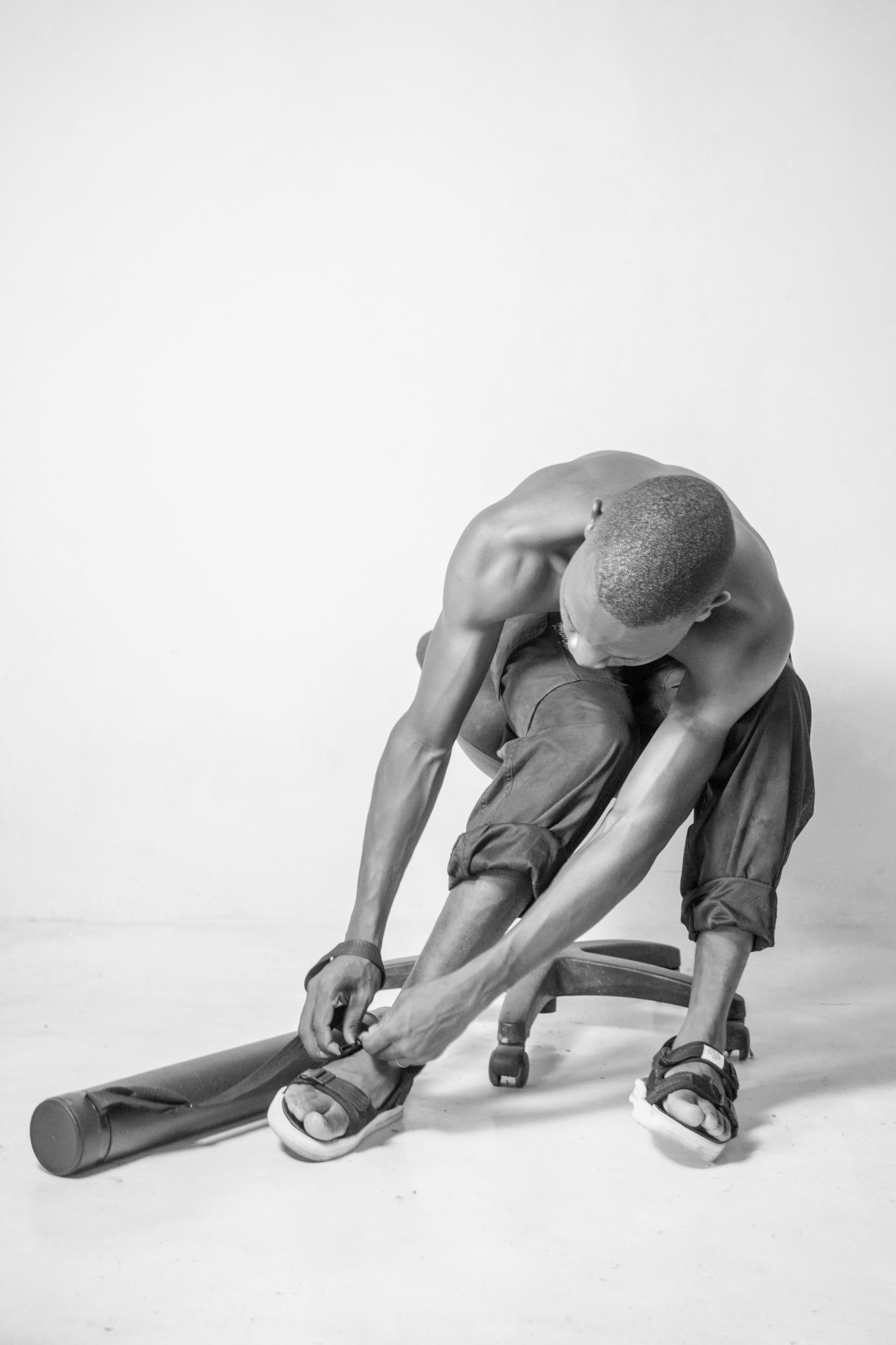 Muscular Man in Trendy Wedge Shoes in Studio · Free Stock Photo