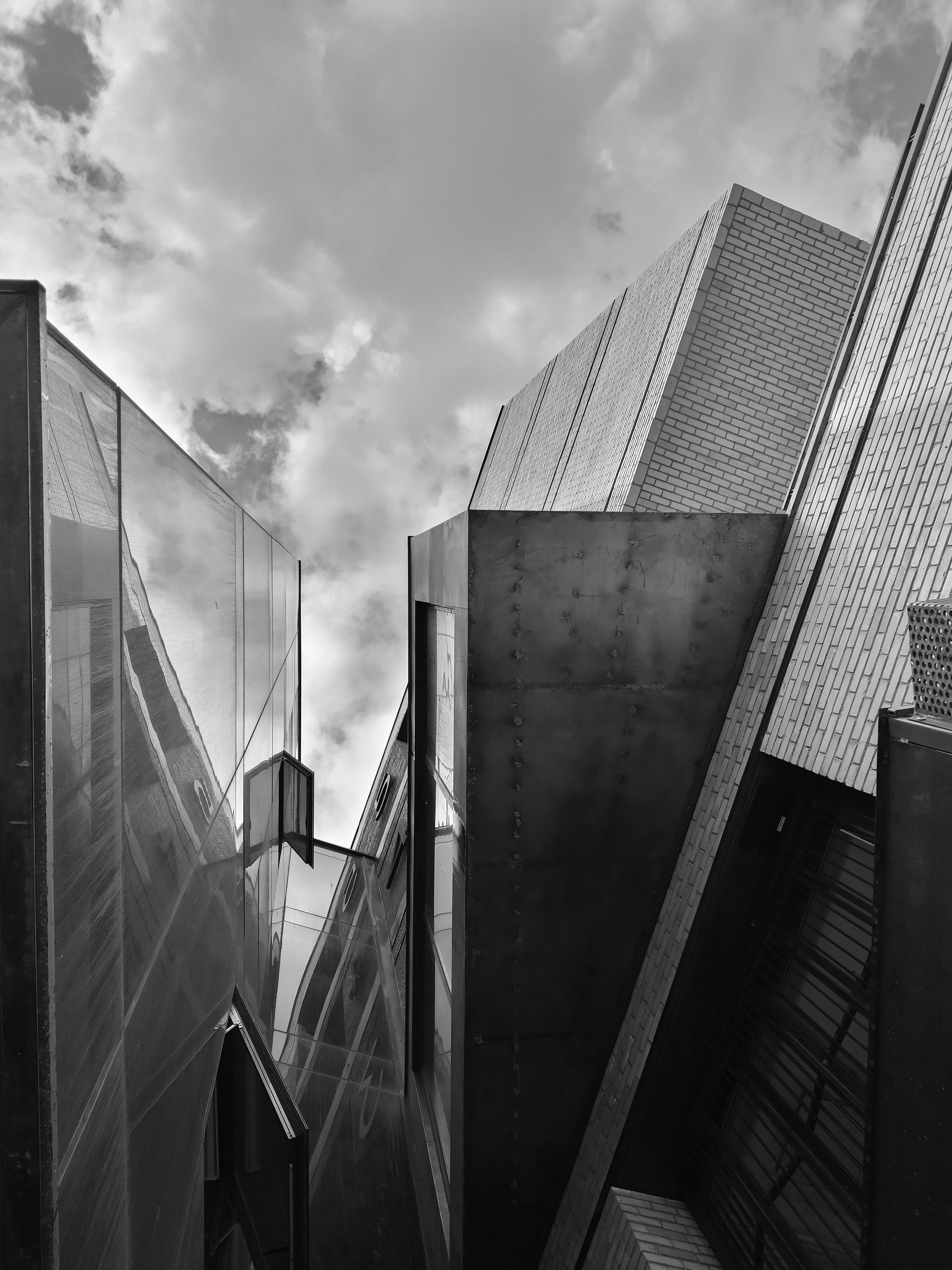 Monochrome Photograph of a Tall Brick Building · Free Stock Photo
