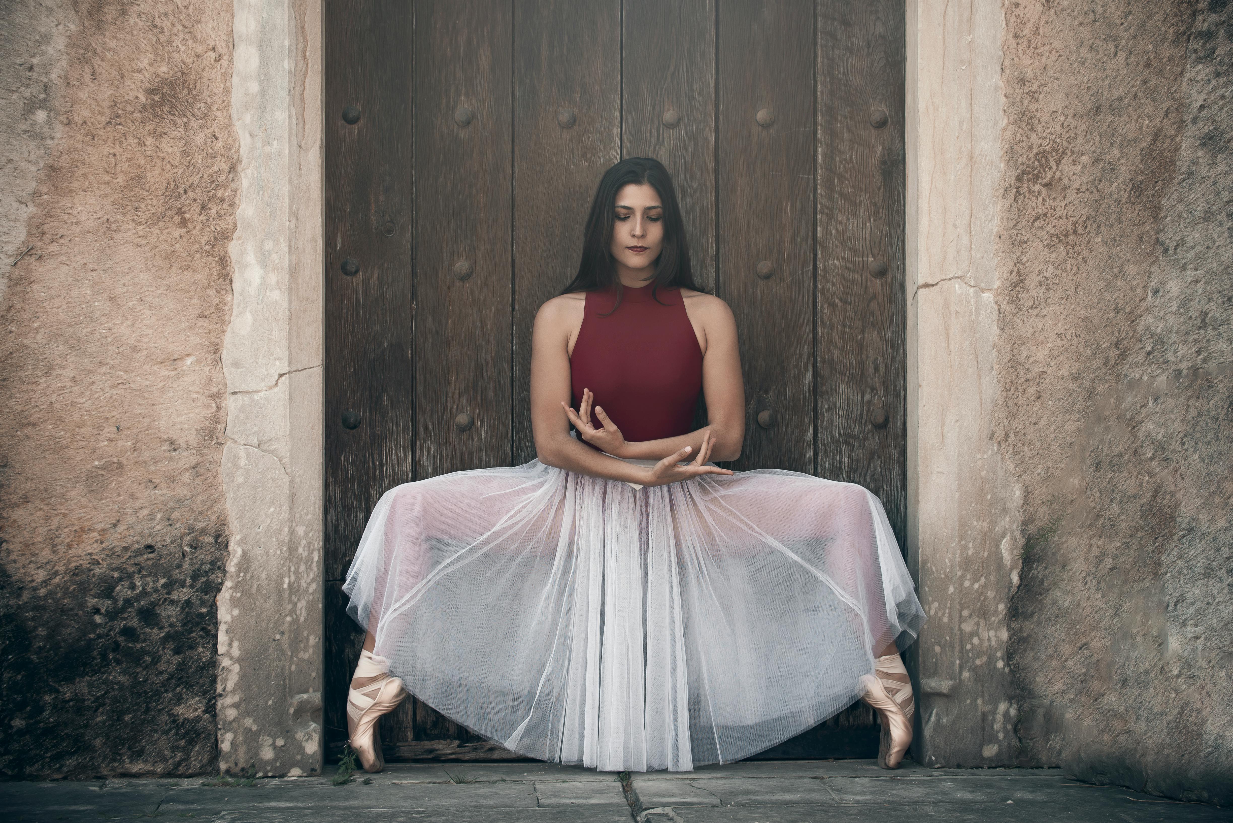 Woman Doing Ballet Pose · Free Stock Photo
