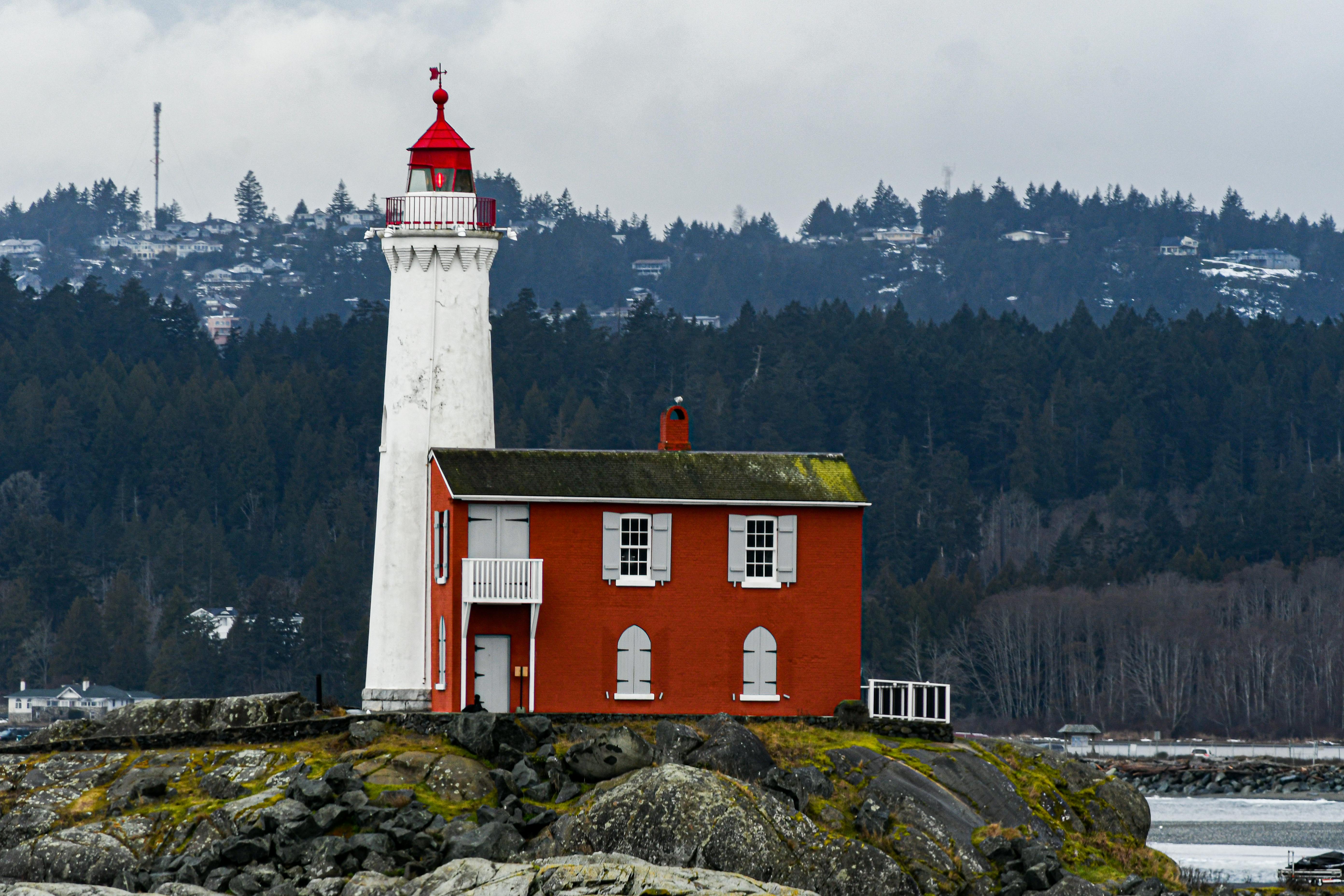 White and Red Lighthouse · Free Stock Photo