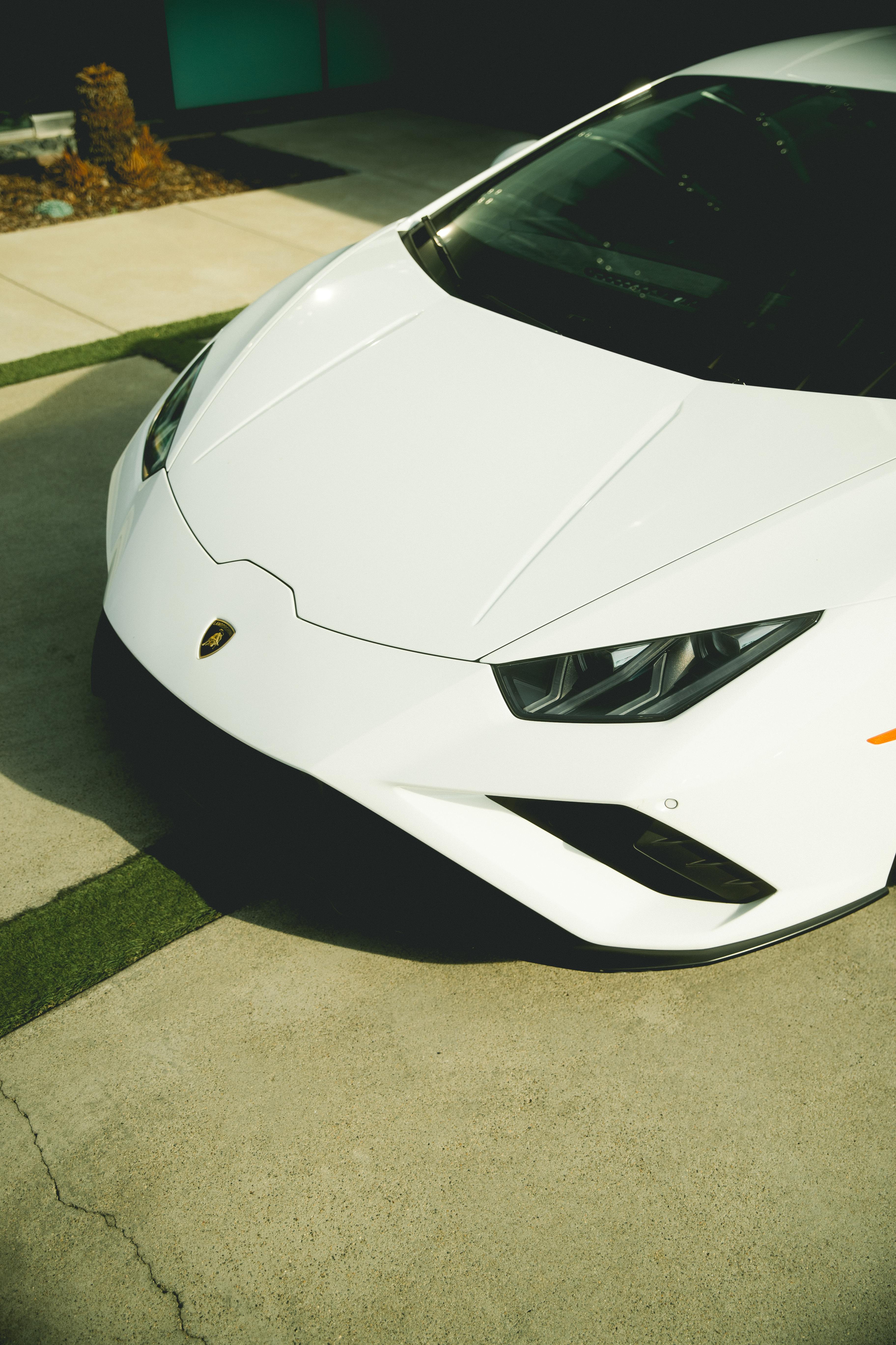Lamborghini Huracan White Wallpaper