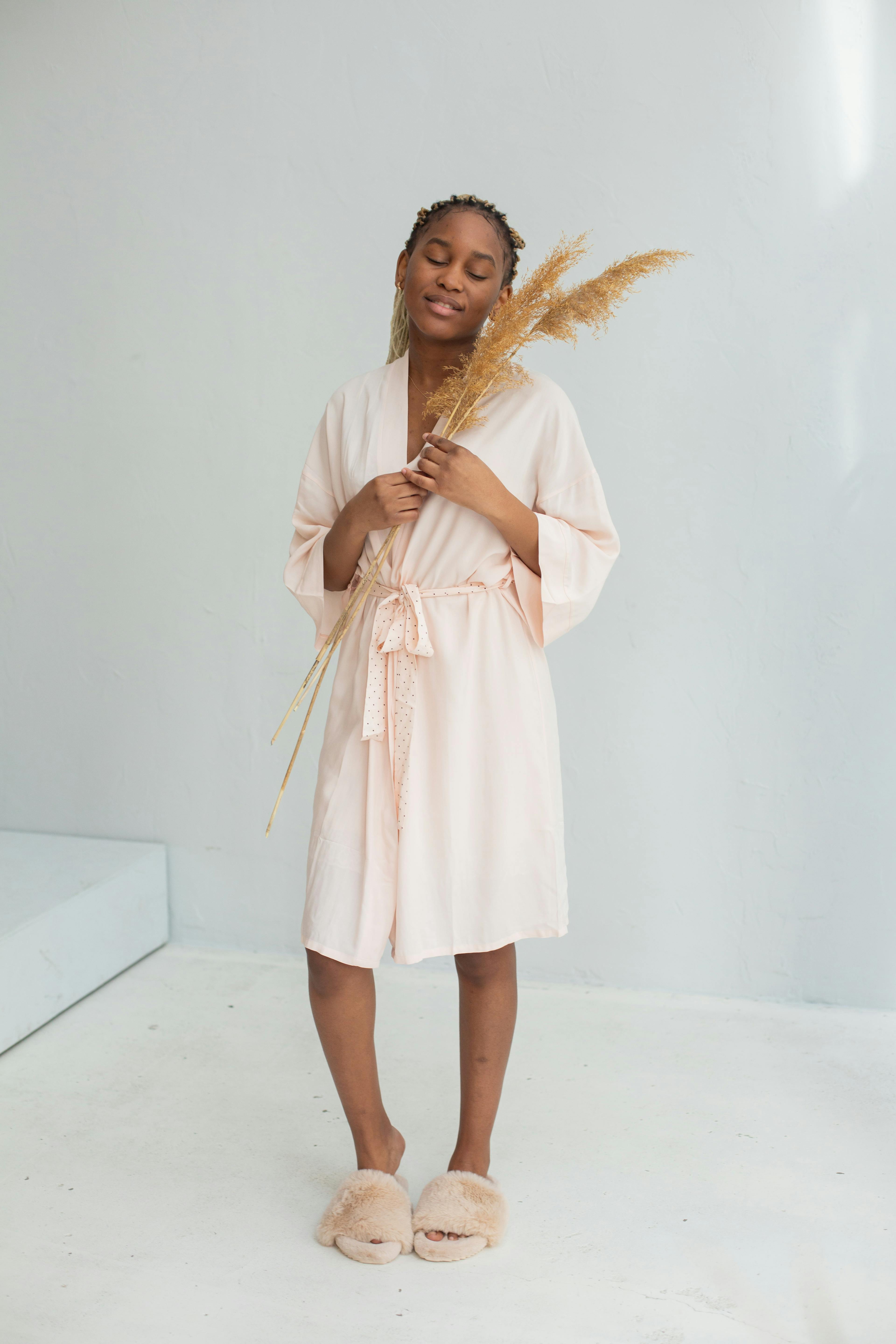 Homewear Women Photos, Download The BEST Free Homewear Women Stock ...