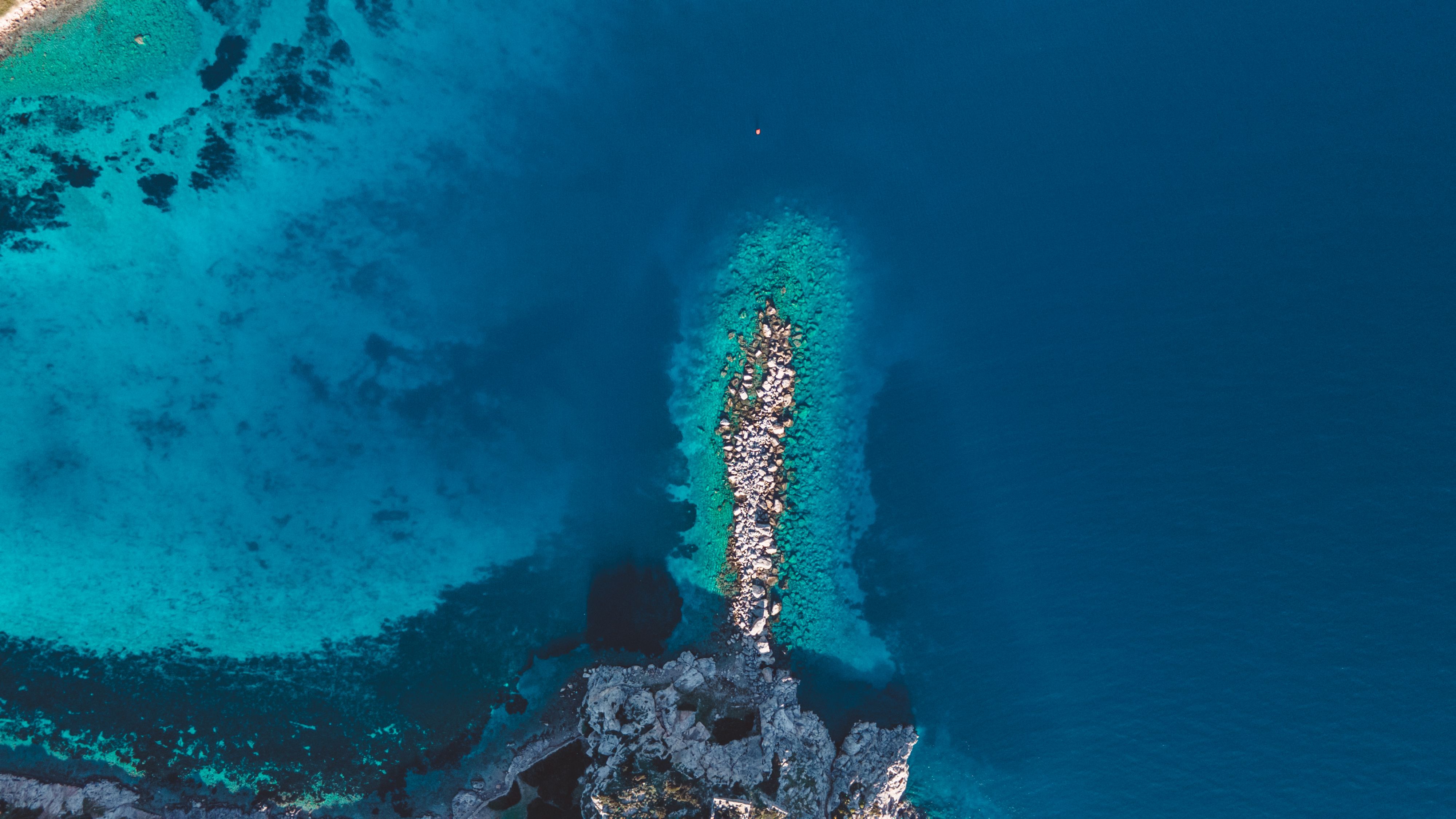 High Angle Shot of a Island in the Sea · Free Stock Photo