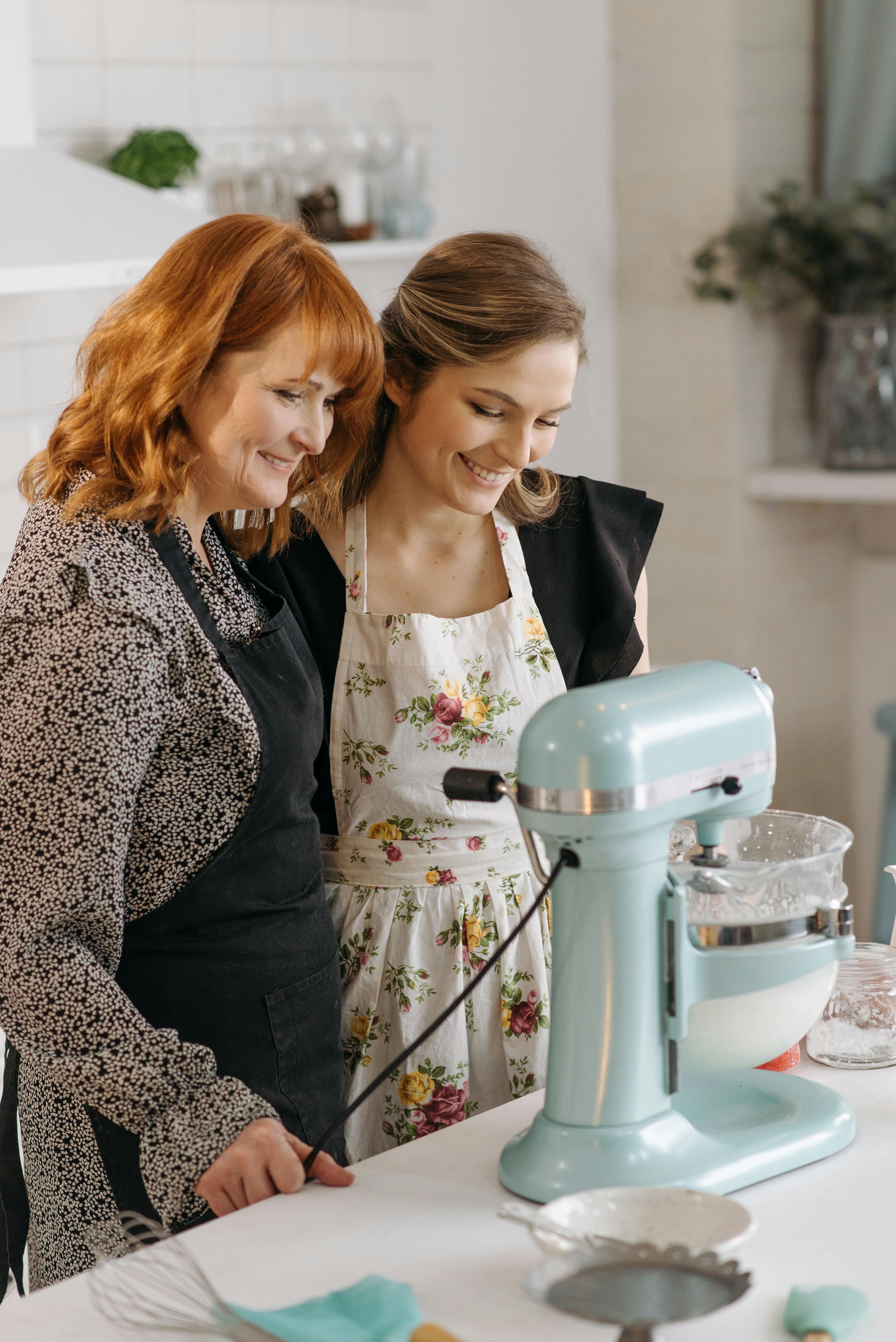 Smiling Women with Blender · Free Stock Photo