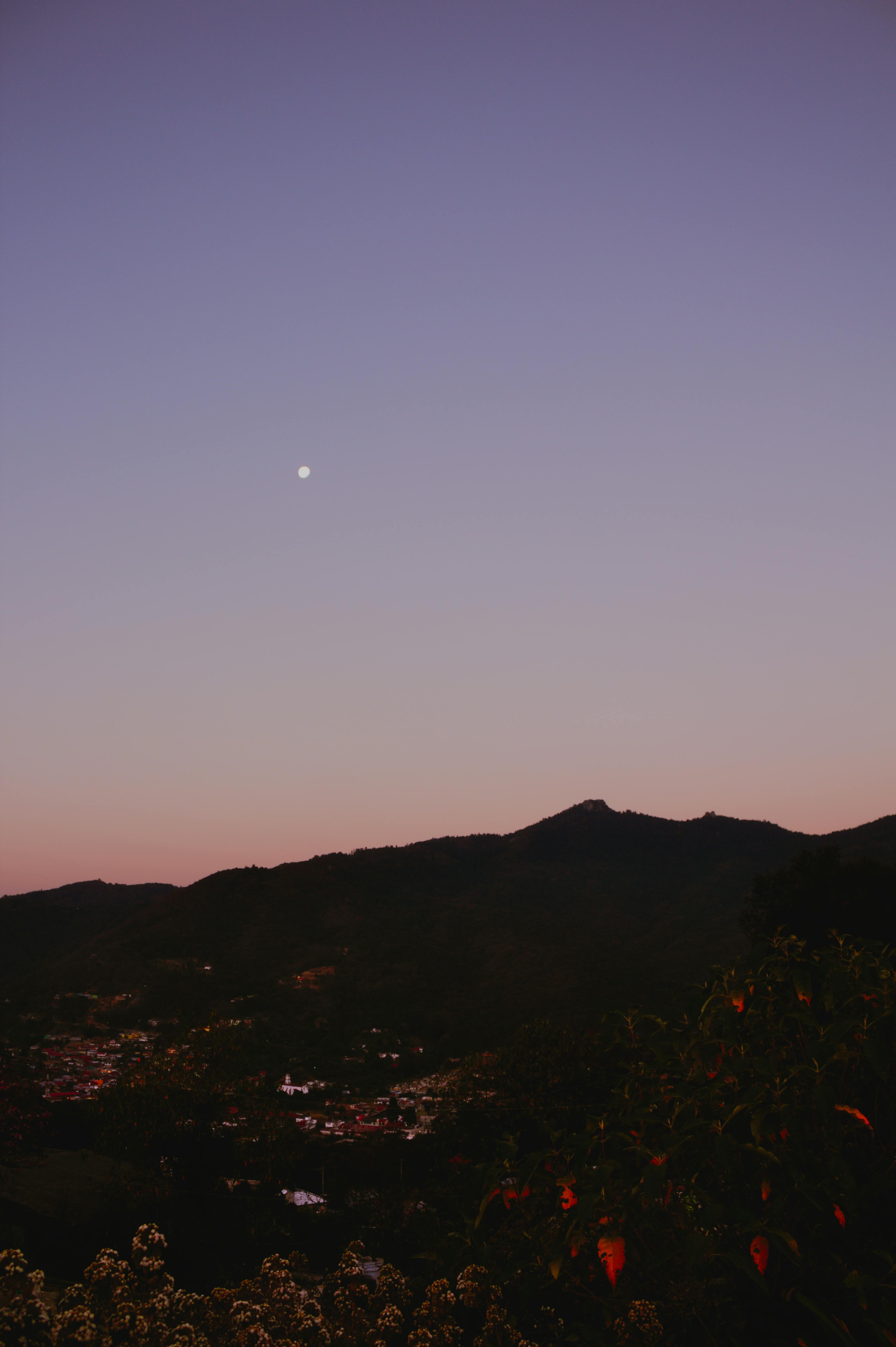 Mountain Under the Purple Sky · Free Stock Photo