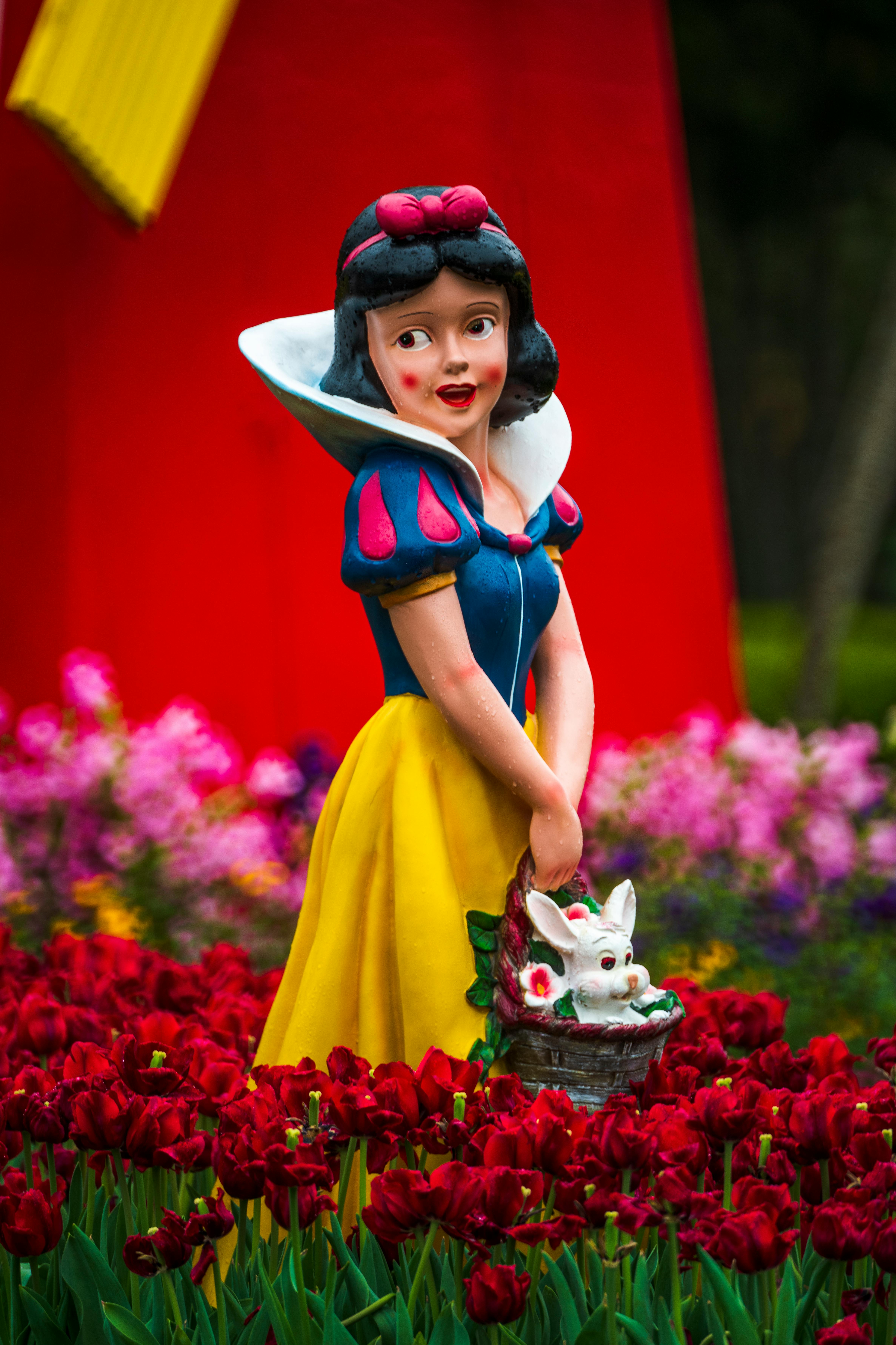 A Close-Up of a Figurine of Snow White · Free Stock Photo