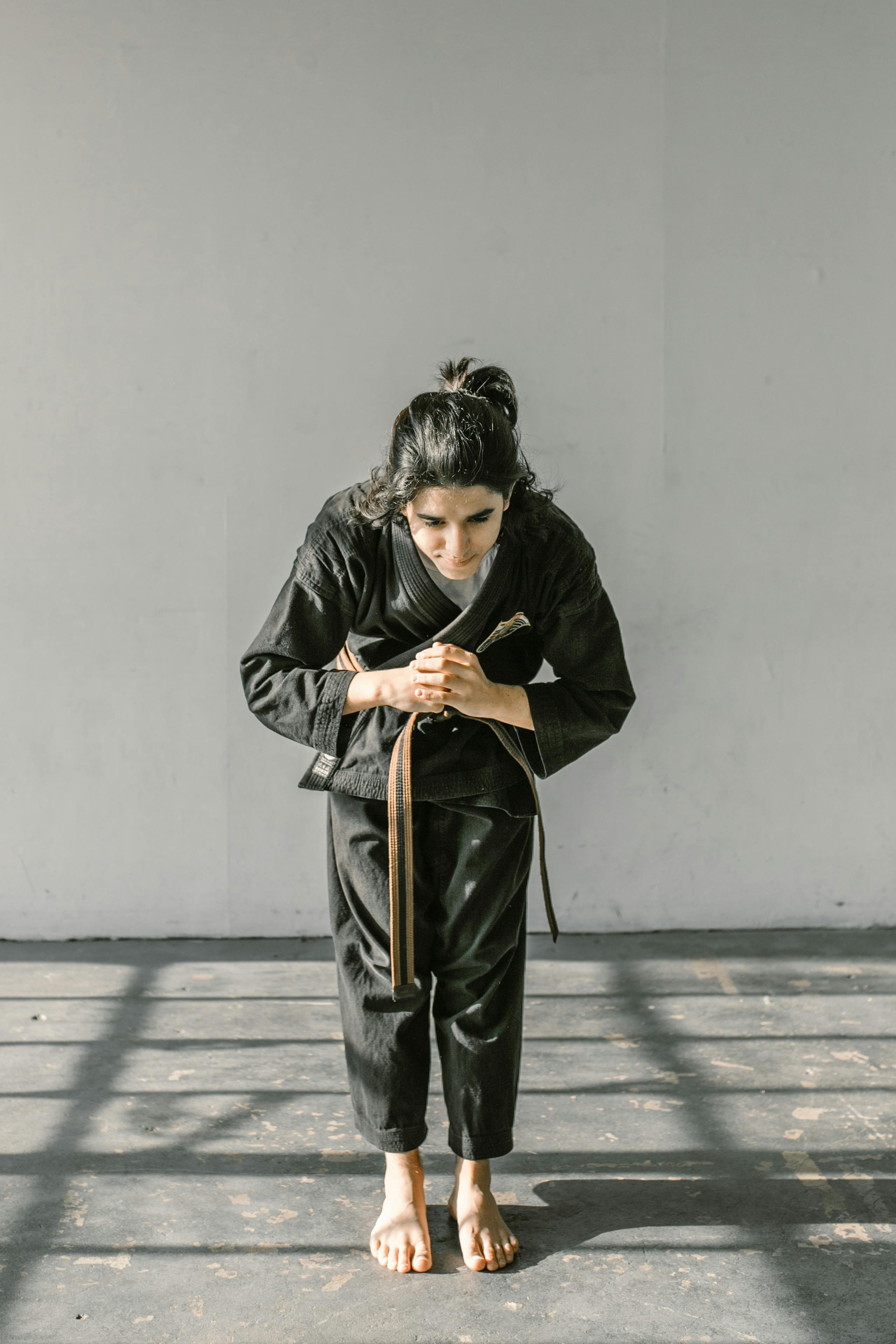 People Bowing Heads To Respect Older People Photos, Download The BEST ...