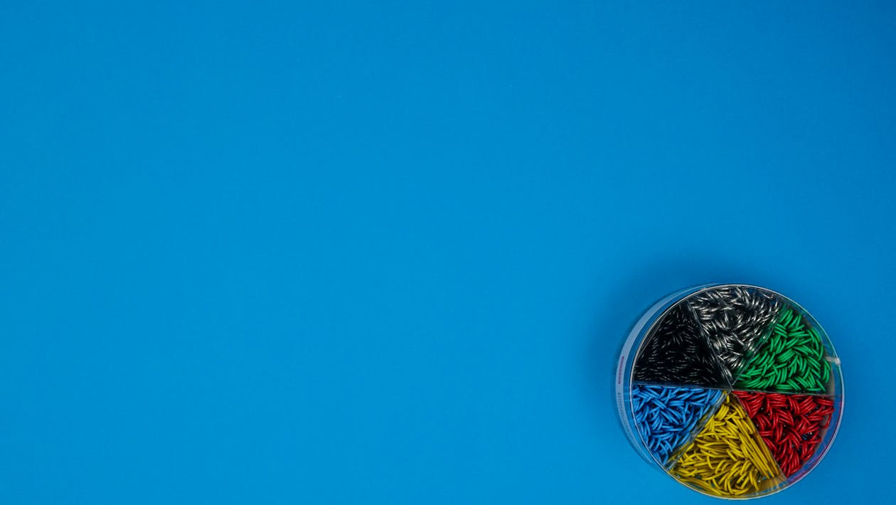 Close Up Shot Of Paper Clips In A Plastic Container Free Stock Photo close-up-shot-of-paper-clips-in-a-plastic-container-free-stock-photo