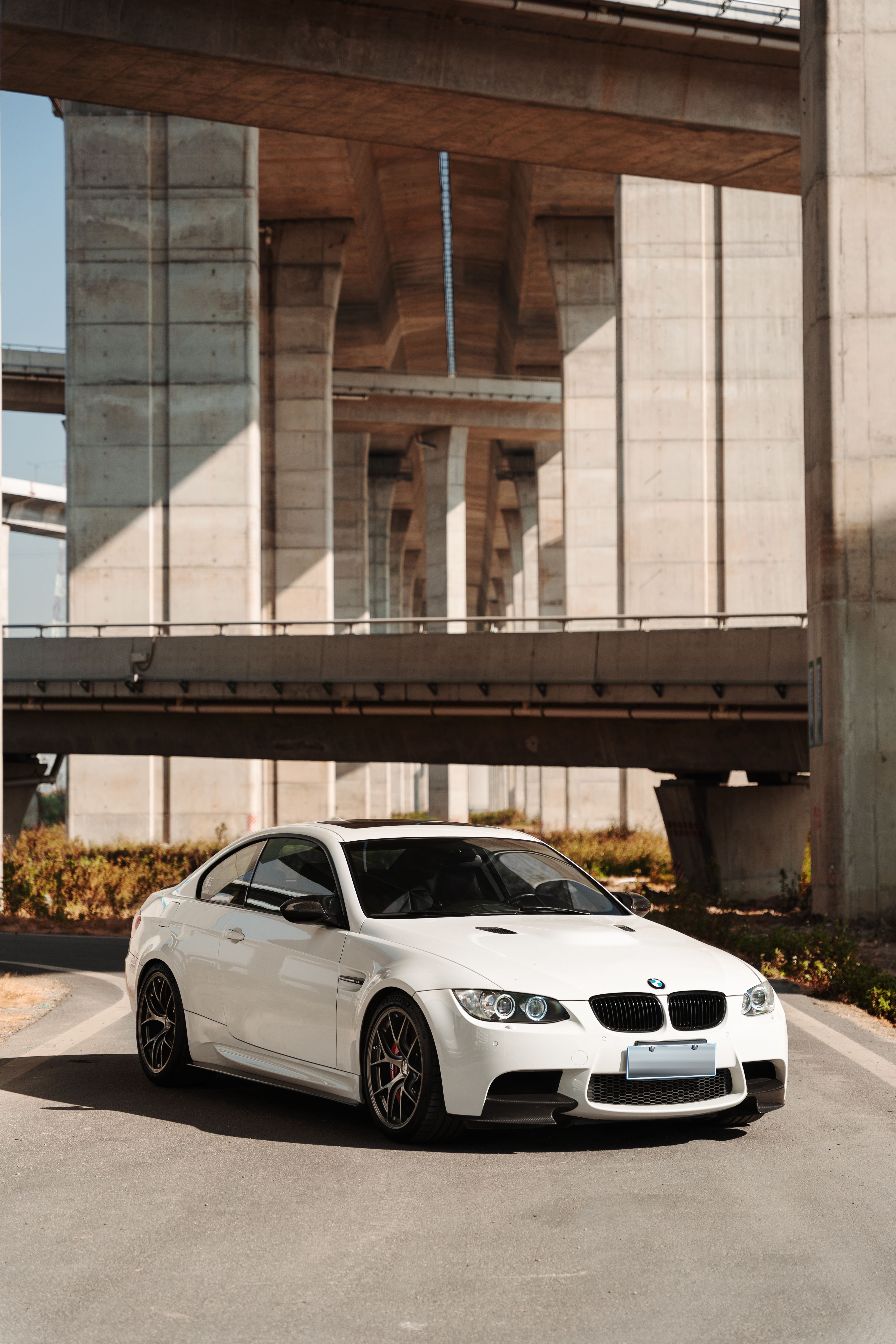 Photograph of a White Vehicle · Free Stock Photo