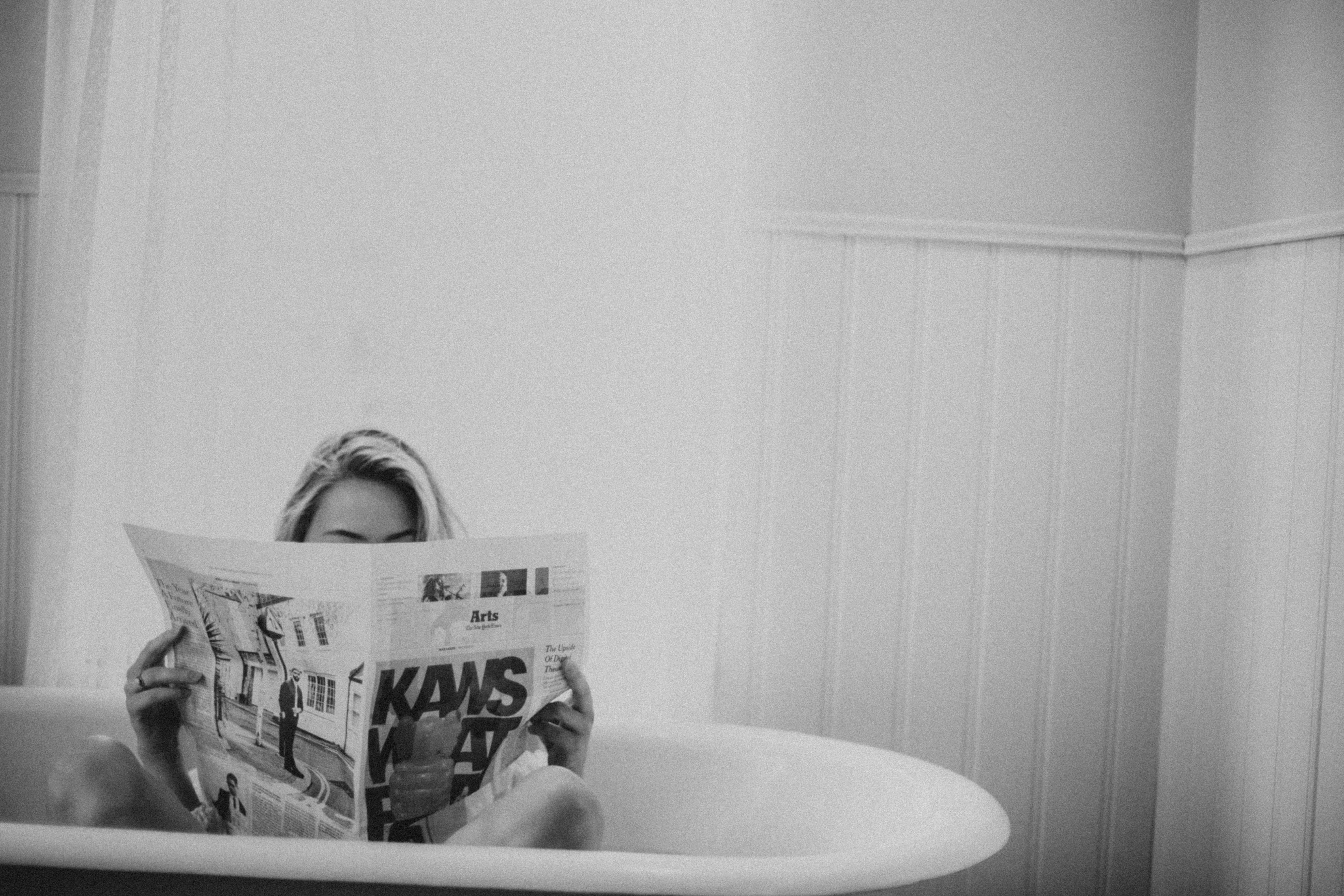 Reading In The Tub Photos, Download The BEST Free Reading In The Tub ...