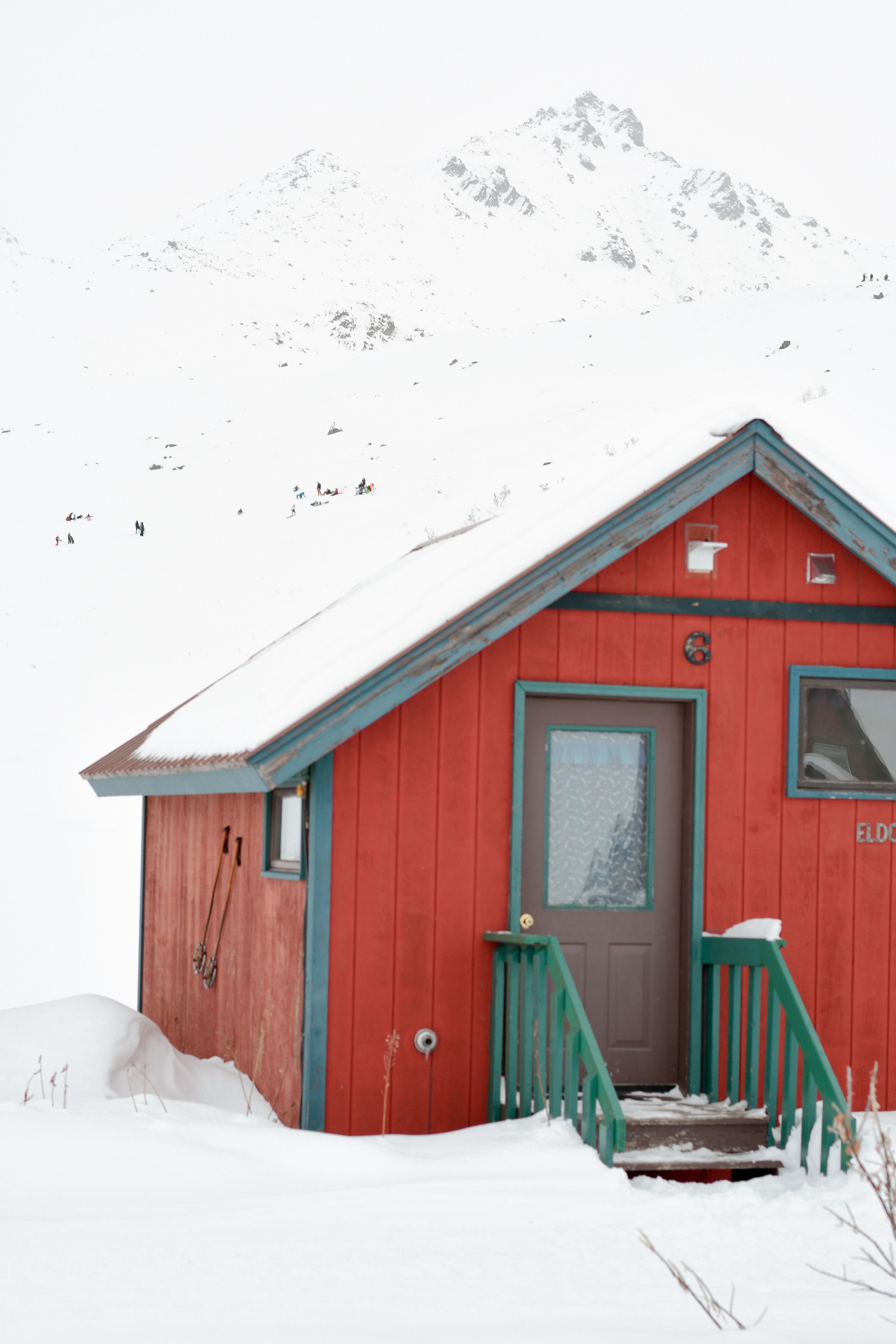 Triangular Vacation House in the Snow · Free Stock Photo