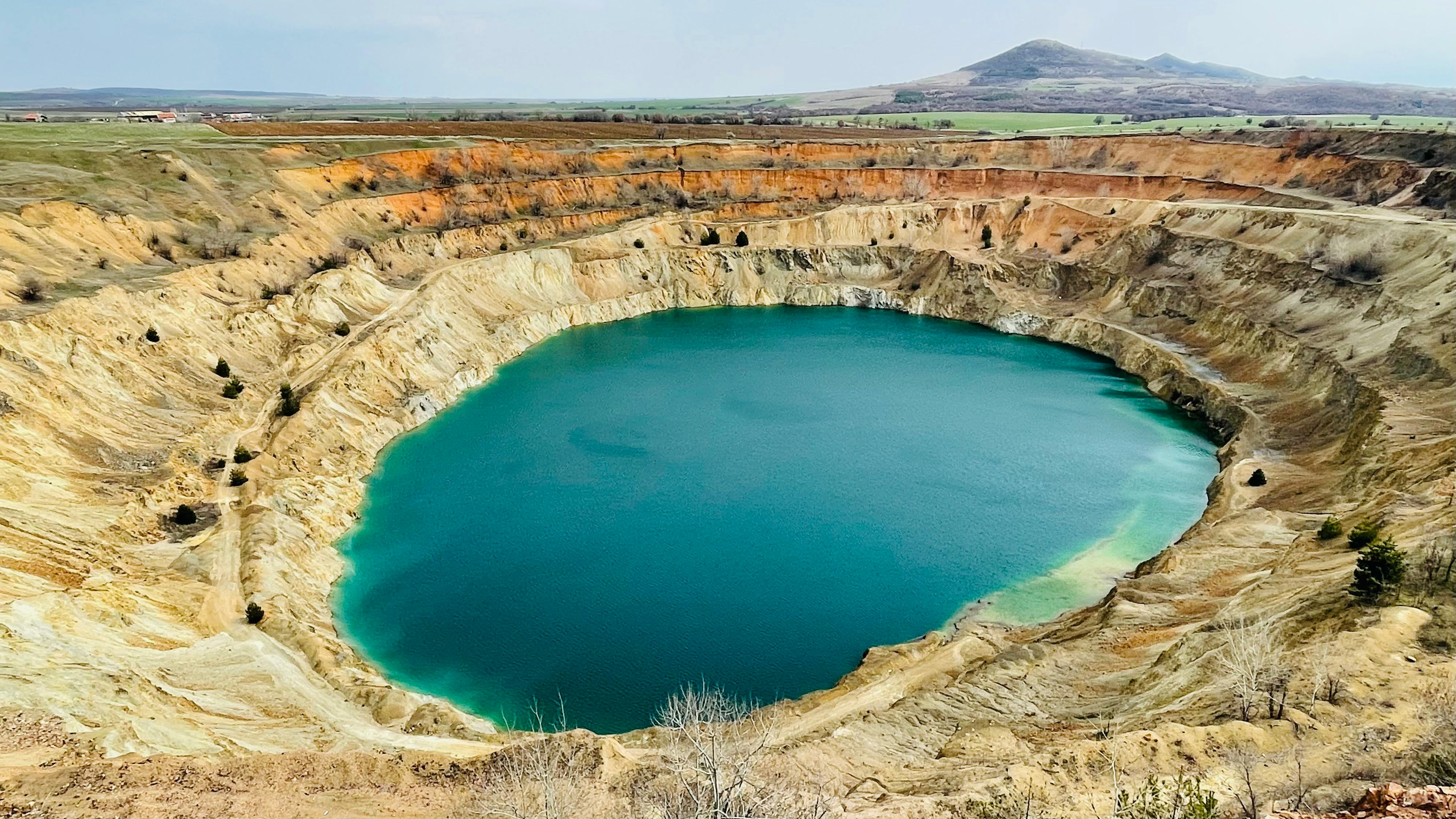 Blue Lake Surrounded by Rocky Mountains · Free Stock Photo