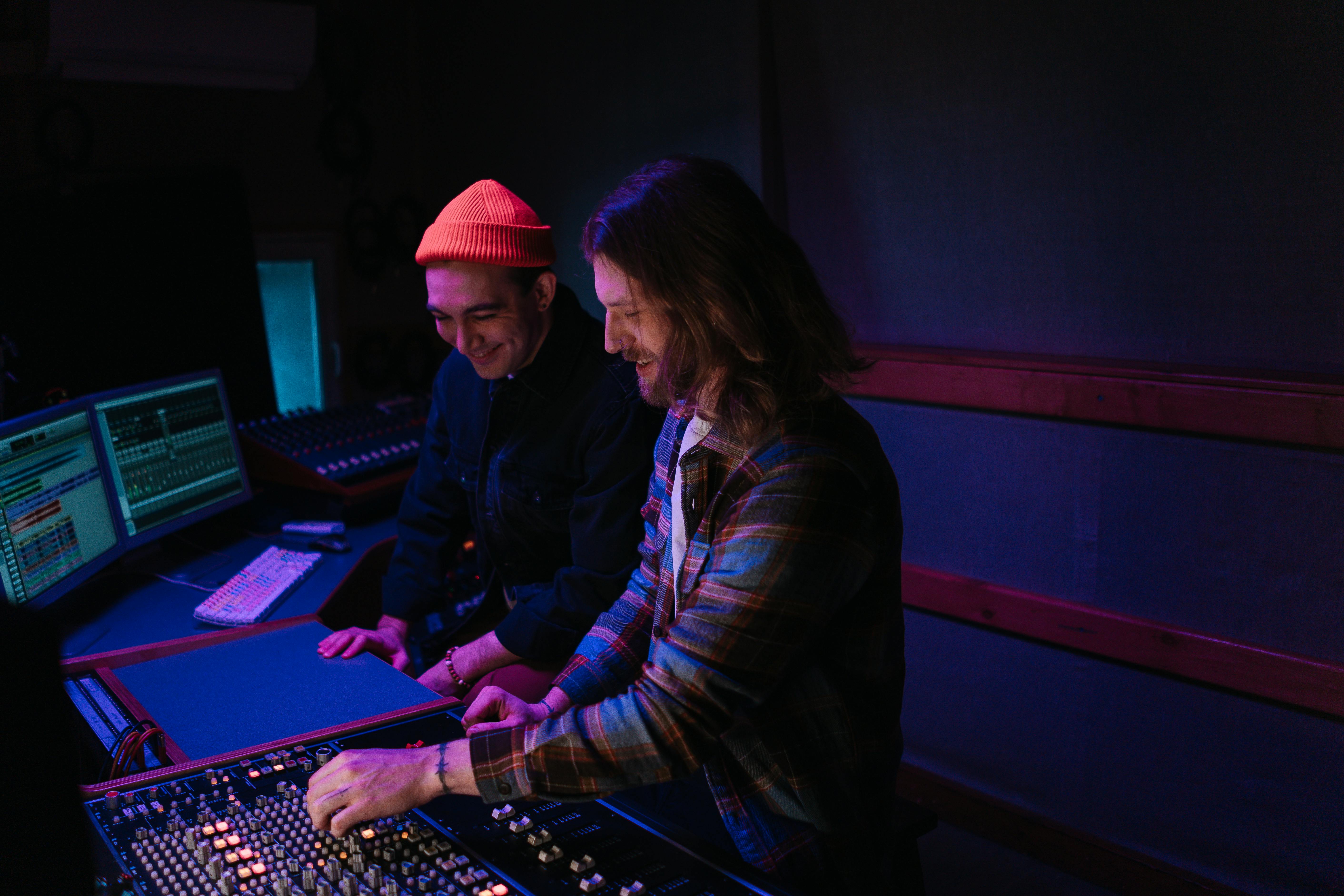 Gray and Clear Plastic Reel to Reel Device · Free Stock Photo