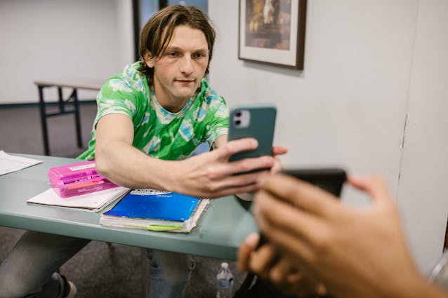 Capture Life's Moments: Top Picture Sharing Apps for iPhone